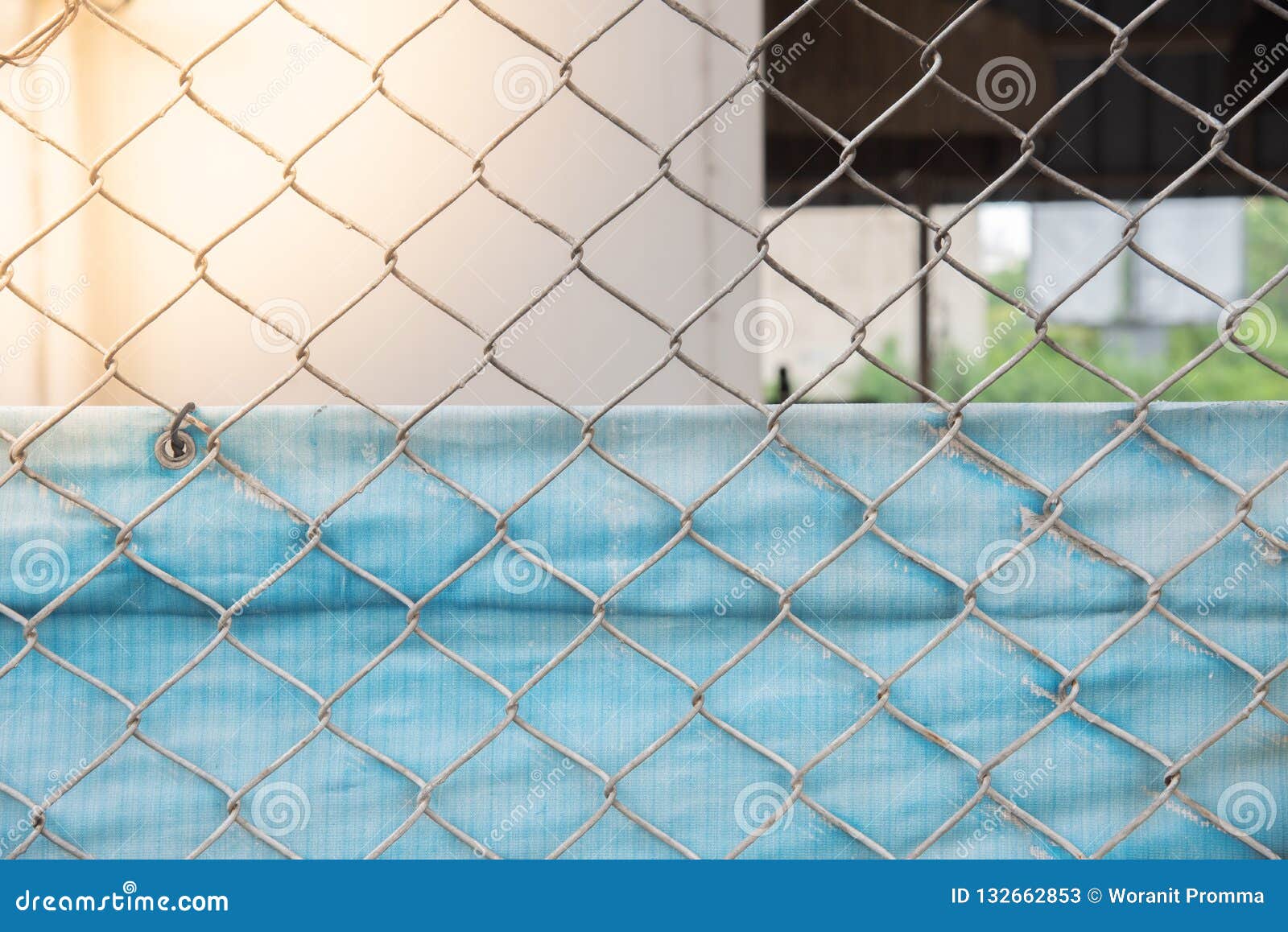 Alter Zaun Background Mit Rimlight Stockbild - Bild von eisen, metall ...