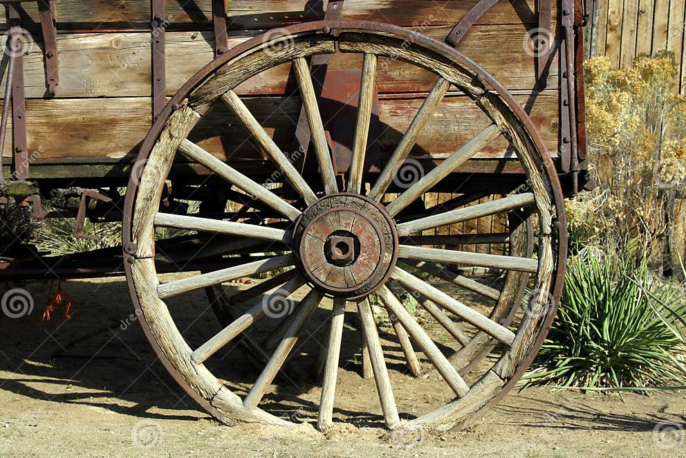 Altes Antikes Lastwagen-Rad Stockbild - Bild von antike, amerikanisch ...