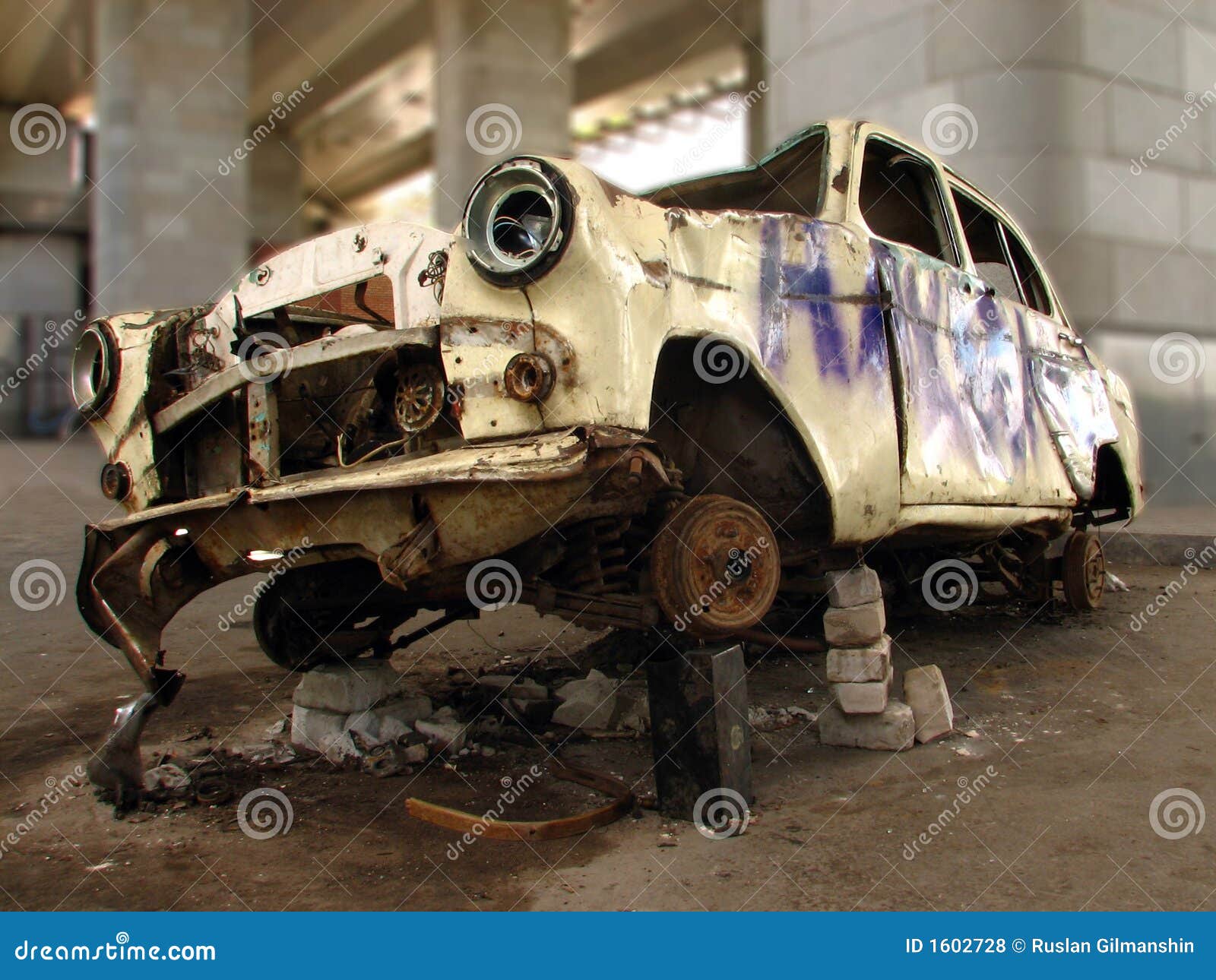 Altes Auto stockfoto. Bild von verlassen, hintergrund - 1602728
