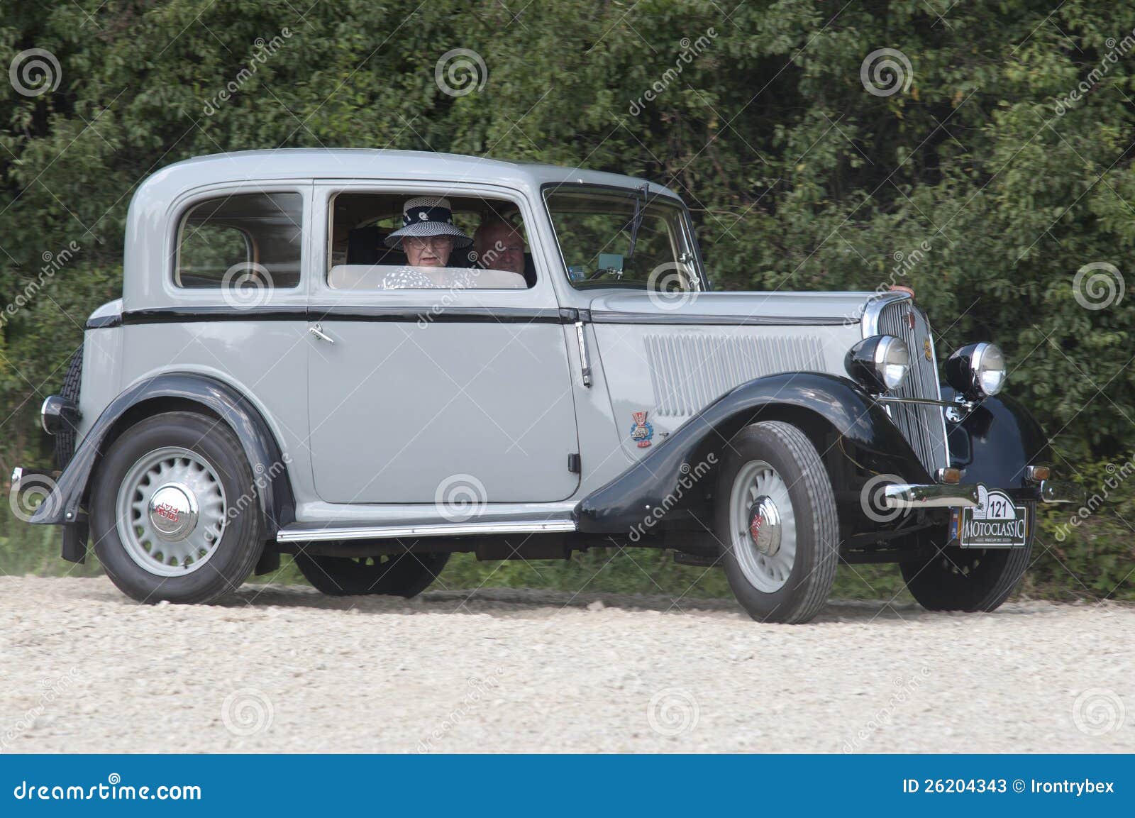 Altes Auto redaktionelles stockfoto. Bild von bildschirmanzeige - 26204343