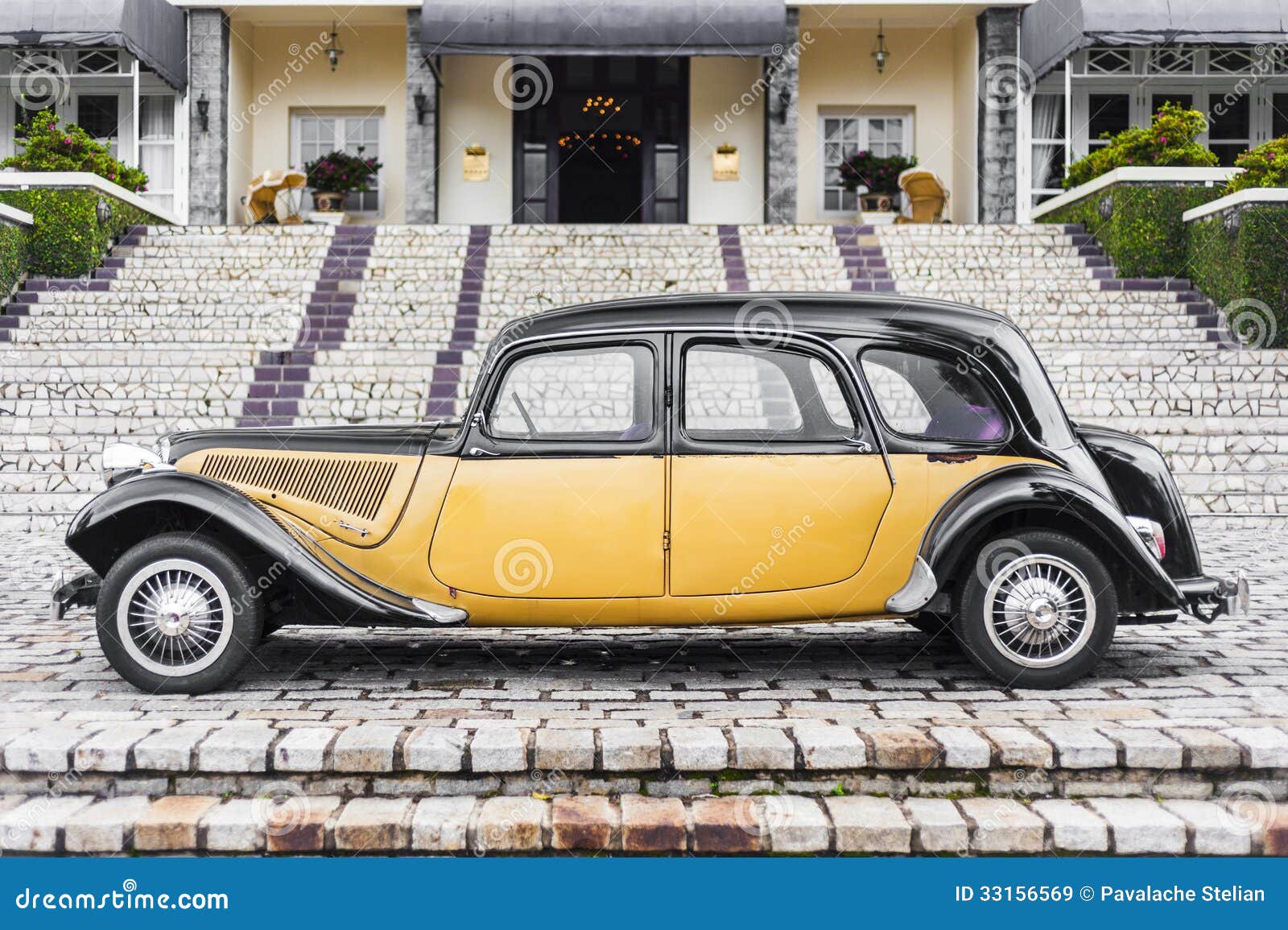 Altes Auto, Seitenansicht stockbild. Bild von frontseite - 33156569
