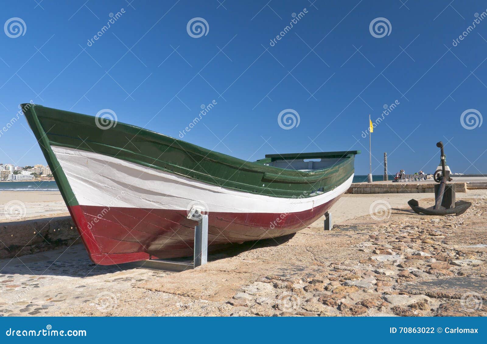 Altes Boot Aus Wasser Heraus Stockfoto - Bild von europa, landschaft ...