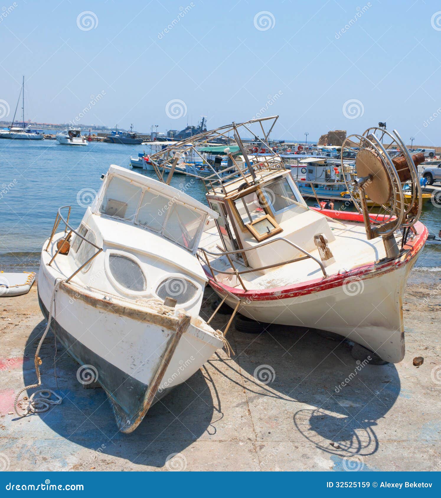 Altes Boot Zwei Auf Dem Ufer Stockbild - Bild von schacht, meer: 32525159