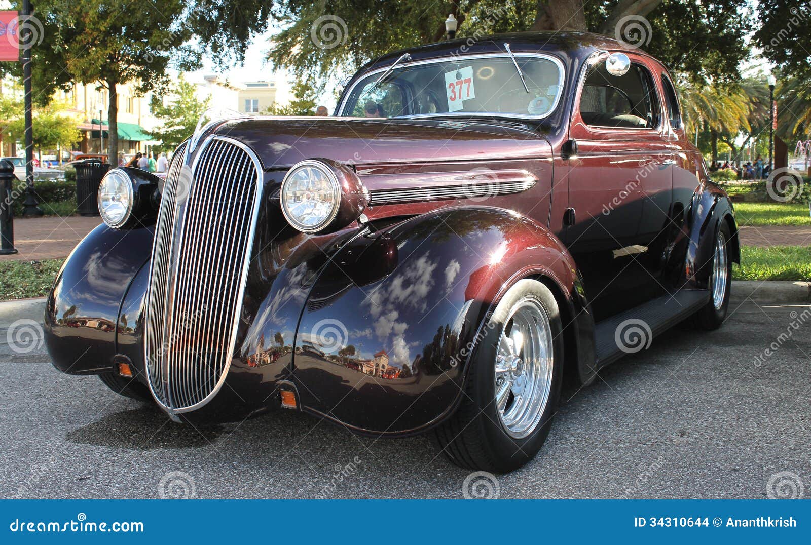 Altes Chrysler-Auto stockfoto. Bild von drehzahl, industrien - 34310644