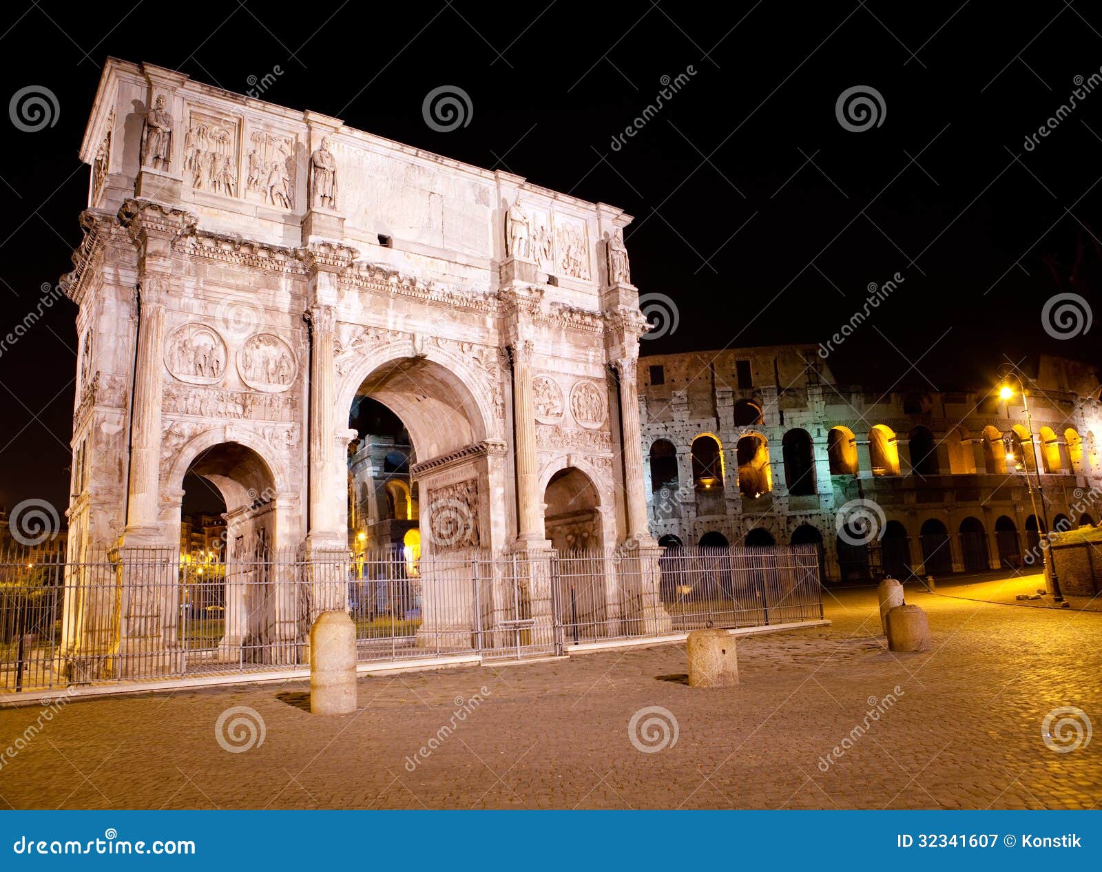 Altes Colosseum Und Triumphbogen. Rom. Stockbild - Bild von ...