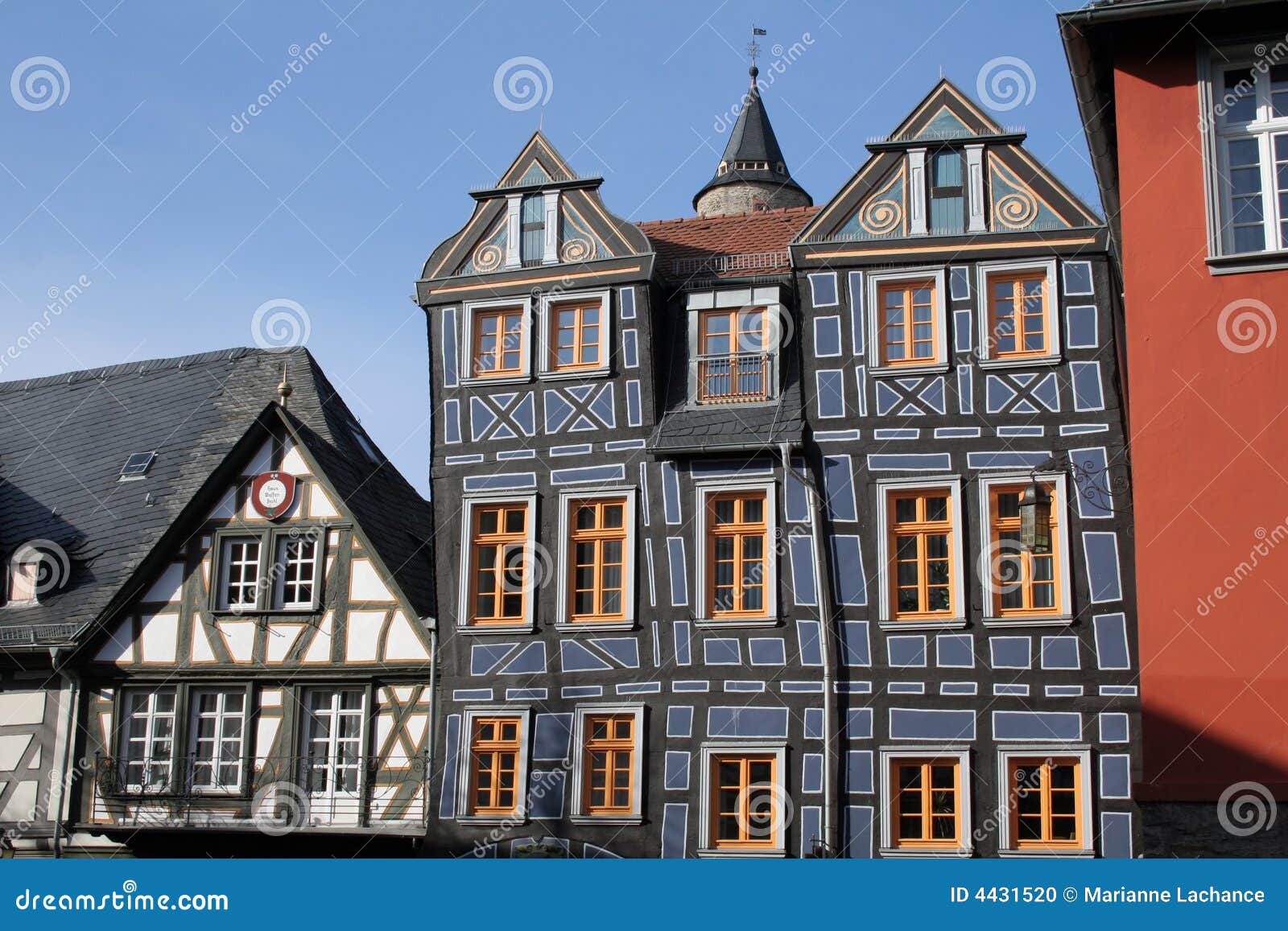 Altes deutsches Haus stockfoto. Bild von gemalt, zeile - 4431520