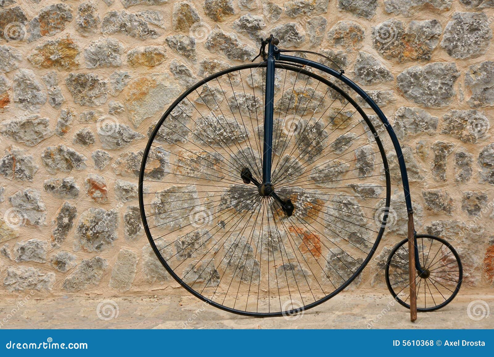 Altes Fahrrad stockfoto. Bild von weinlese, bildschirmanzeige - 5610368