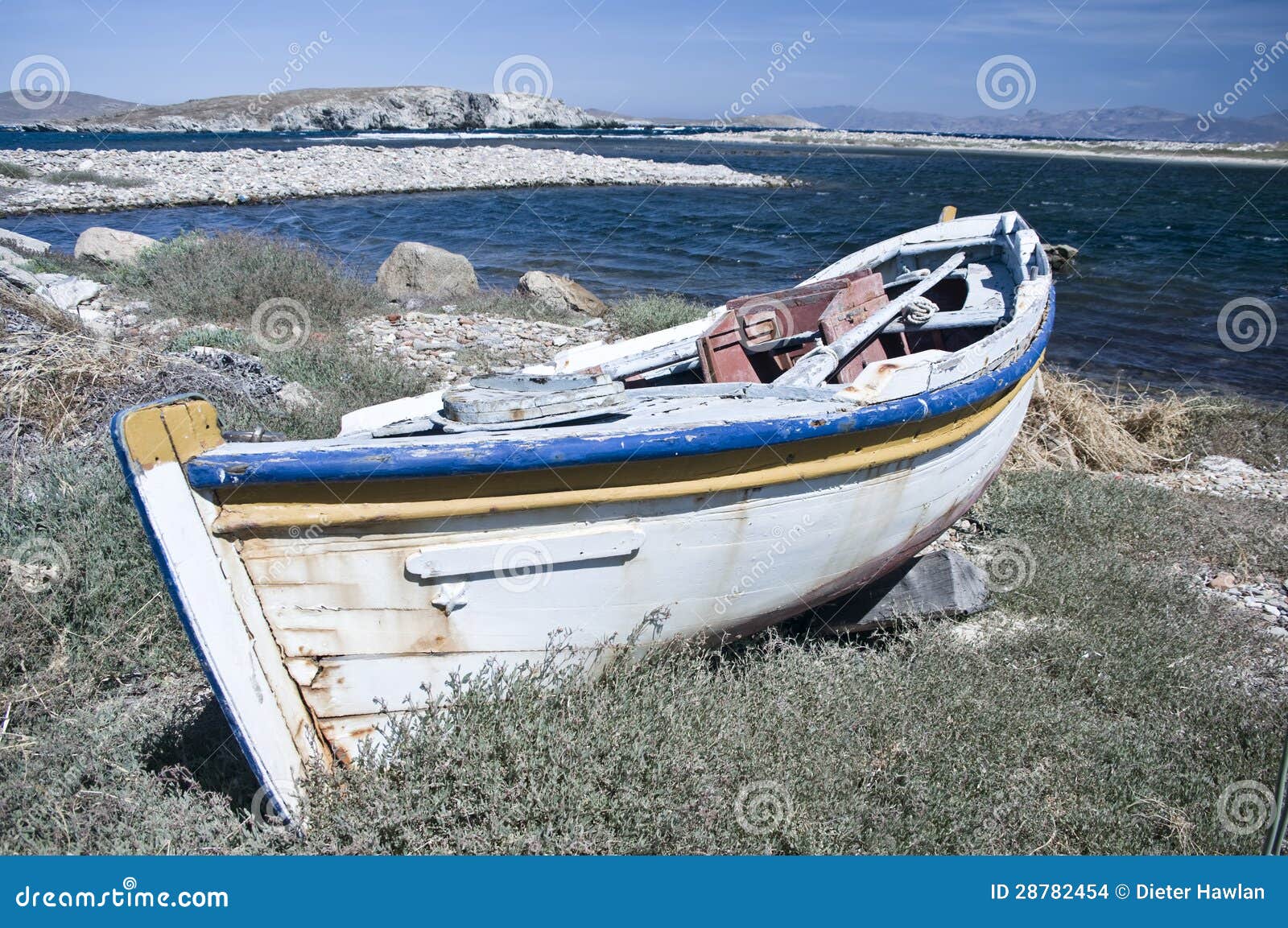 Altes Fischerboot stockfoto. Bild von idyllisch, schleppnetzfischer ...