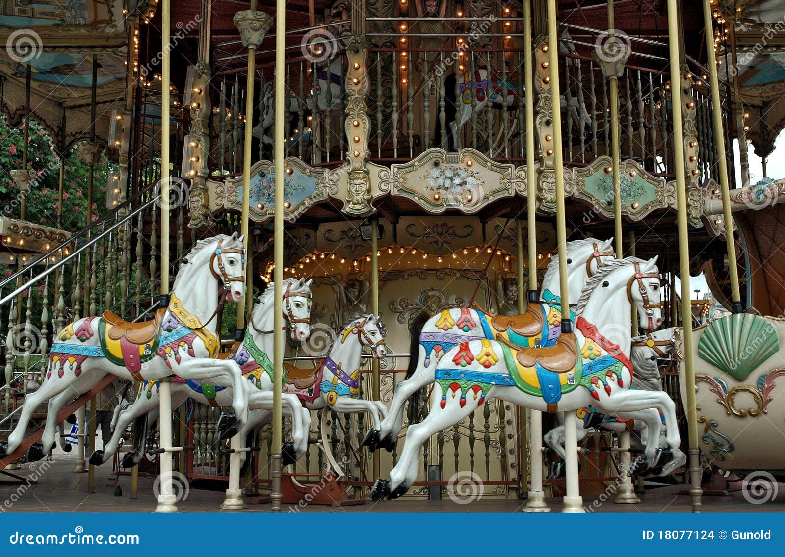 Altes Karussell stockfoto. Bild von jährlich, karussell - 18077124