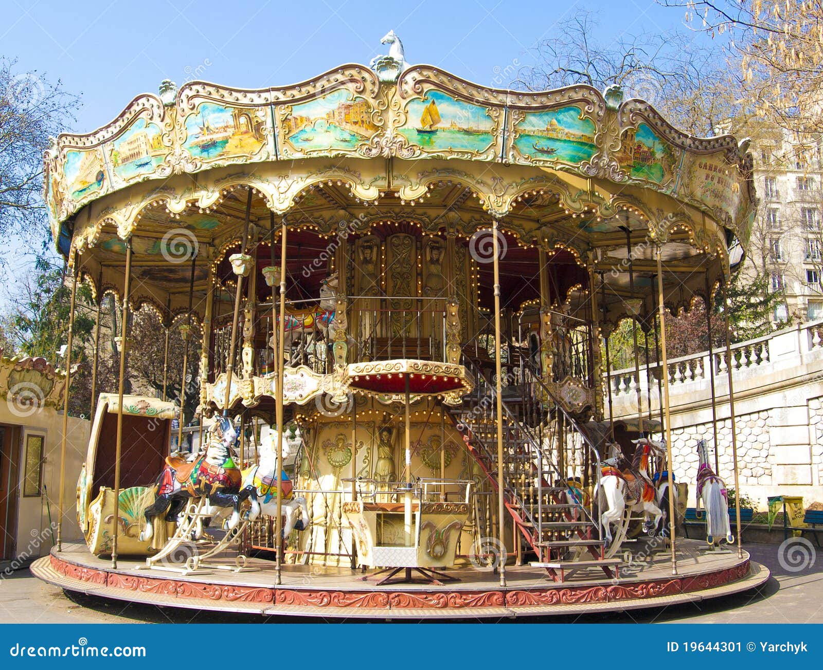 Altes Karussell stockbild. Bild von paris, baum, karussell - 19644301