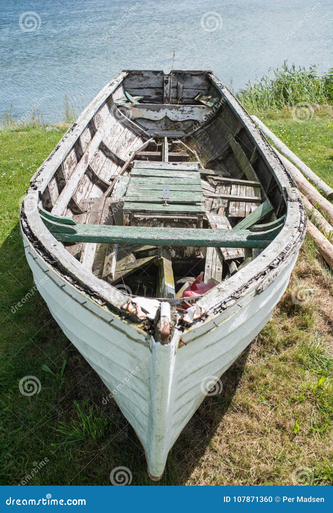 Altes ow Boot stockfoto. Bild von rudern, küste, boot - 107871360