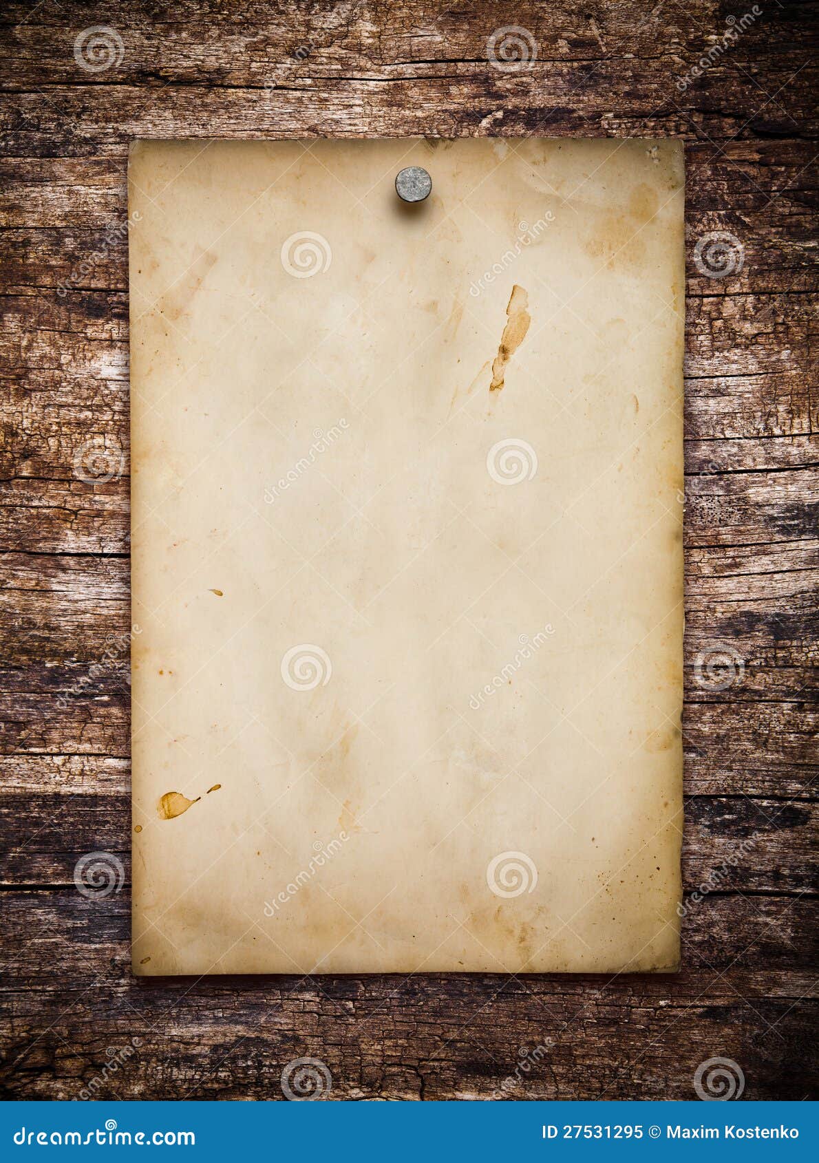 Altes Papier auf dem Holz stockbild. Bild von rustikal - 27531295