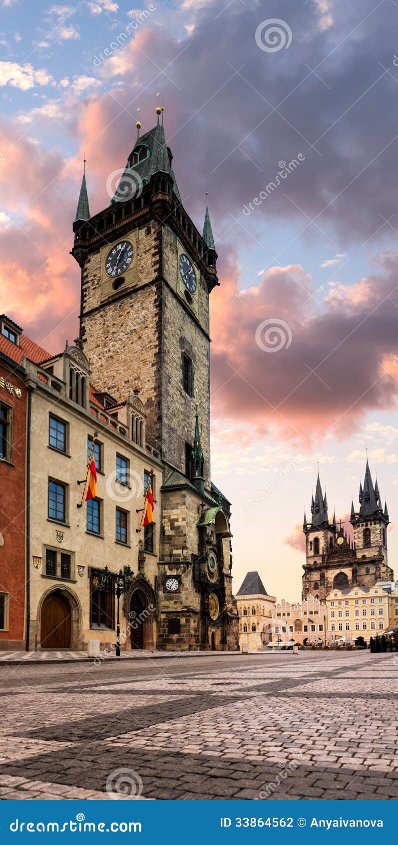 Altes Rathaus in Prag stockfoto. Bild von morgen, borduhr - 33864562