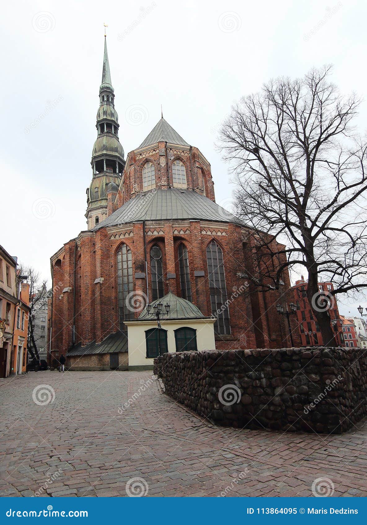 Altes Riga St- Peter` S Kirche Redaktionelles Bild - Bild von frühling ...