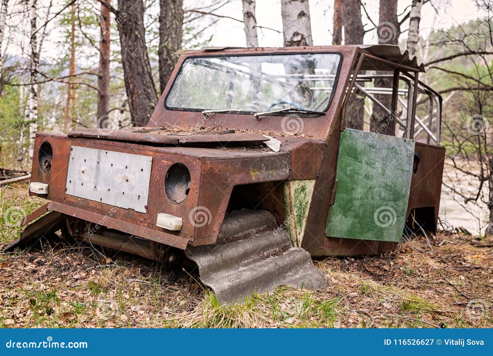 Altes rostiges Auto stockbild. Bild von afrikanisch - 116526627