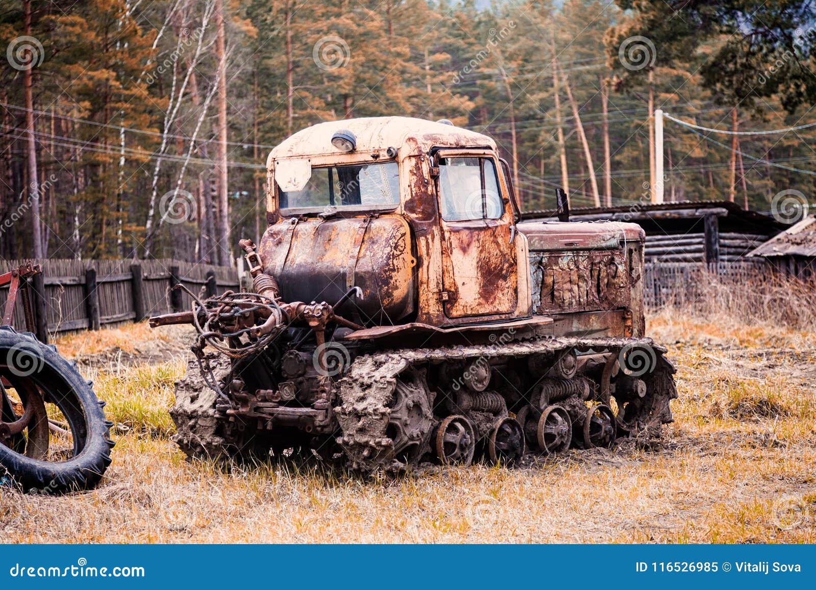 Altes rostiges Auto stockbild. Bild von metall, historisch - 116526985