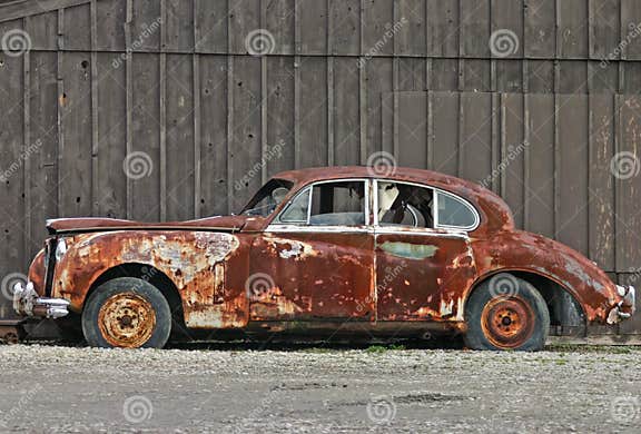 Altes rostiges Auto stockfoto. Bild von rost, verlassen - 1774848