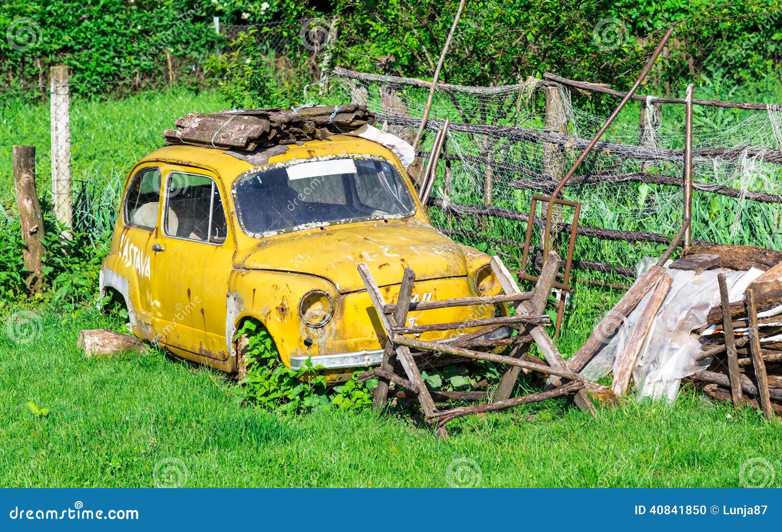 Altes rostiges Auto stockfoto. Bild von chrom, aufnahme - 40841850