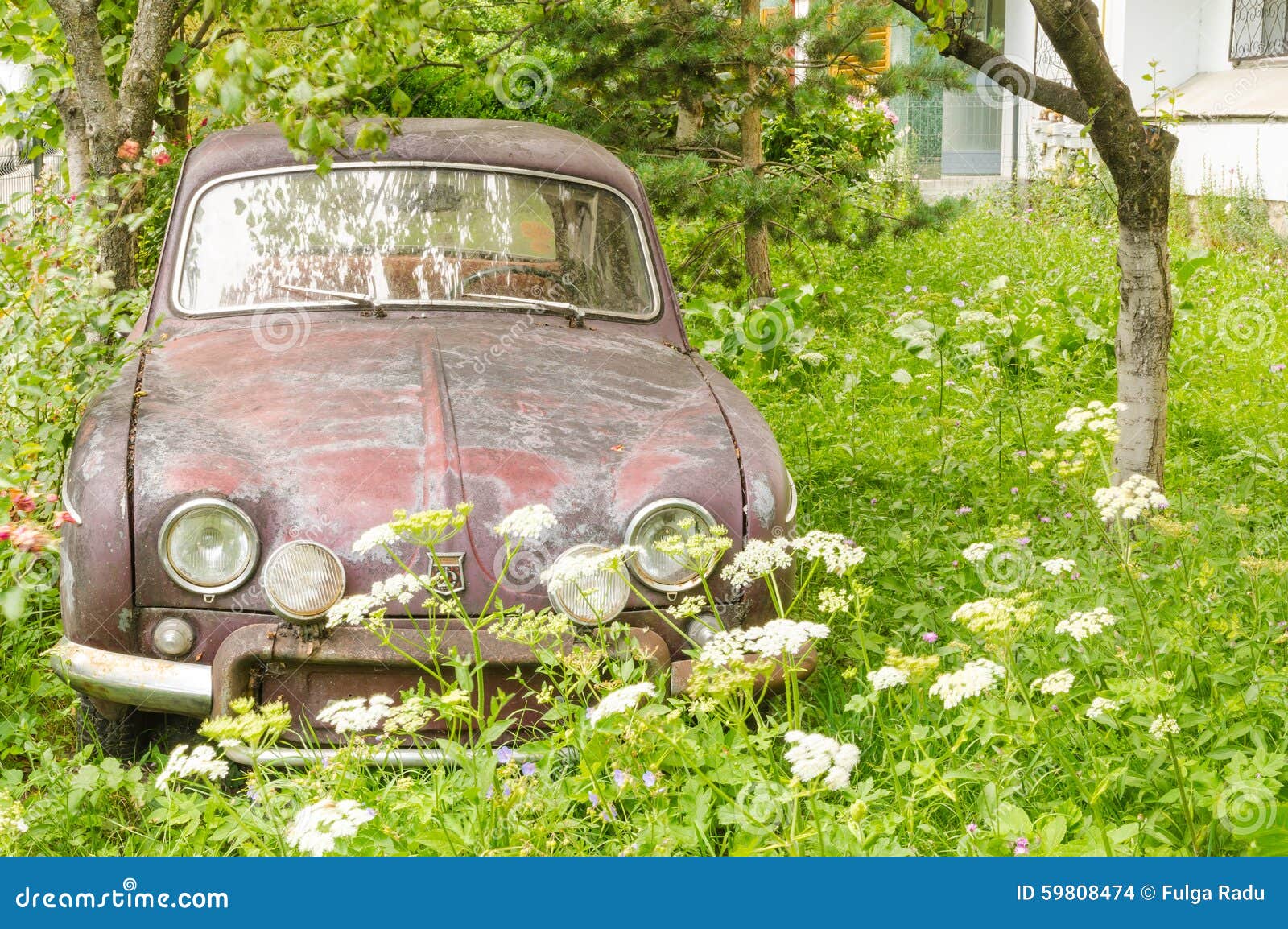 Altes rostiges Auto redaktionelles stockbild. Bild von leerer - 59808474