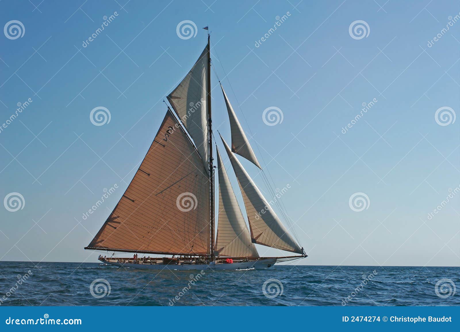 Altes Segelnboot stockfoto. Bild von segeln, regatta, ansammlung - 2474274