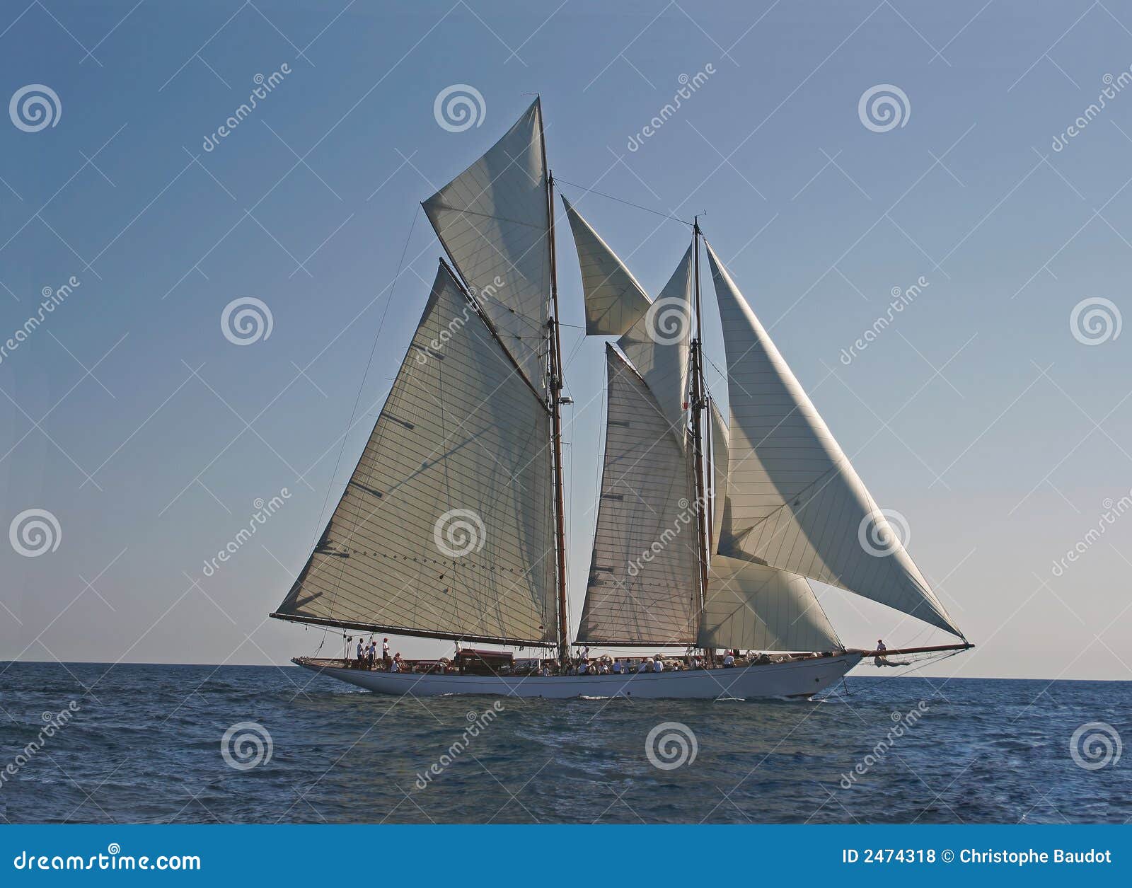 Altes Segelnboot stockfoto. Bild von vergnügen, mariniert - 2474318