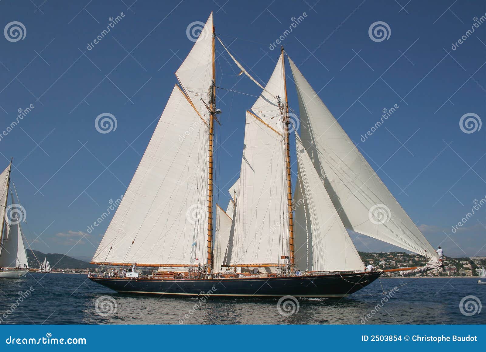 Altes Segelnboot stockfoto. Bild von mariniert, netzkabel - 2503854