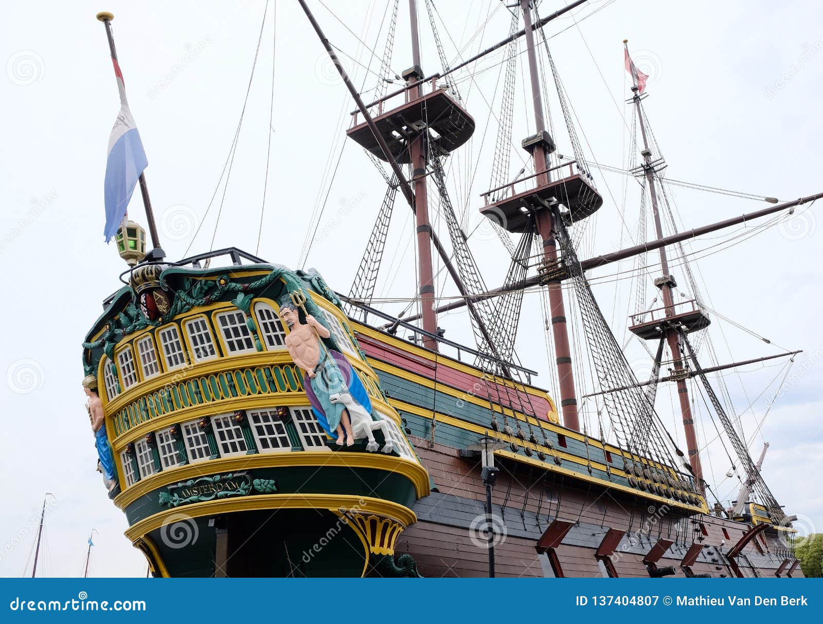 Altes Segelschiff in Amsterdam-Hafen Redaktionelles Stockfotografie ...