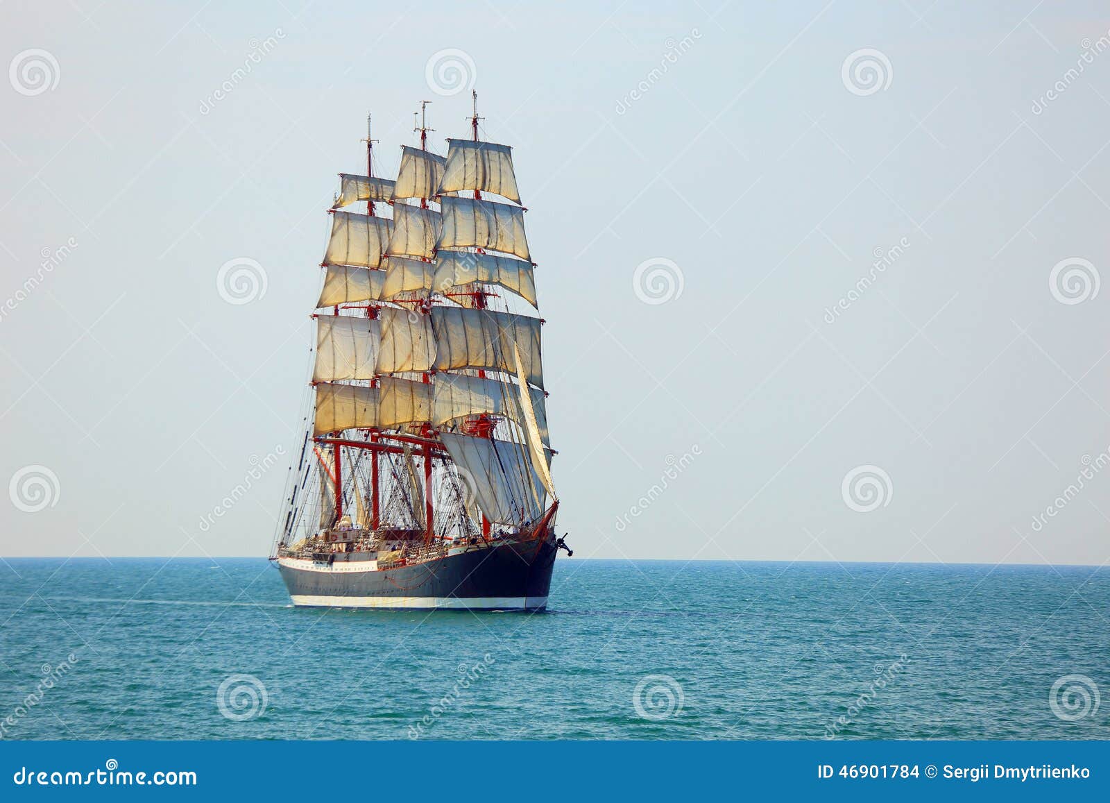 Altes Segelschiff Im Vollen Segel Stockfoto - Bild von verschiffen ...
