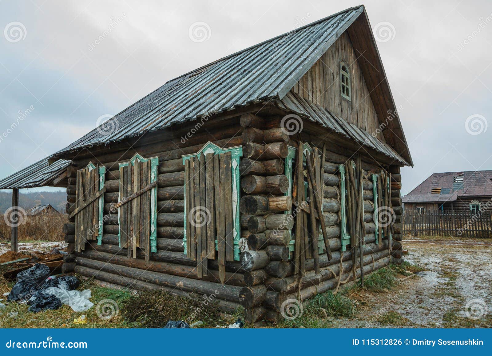Altes Verlassenes Haus Im Alten Dorf Stockfoto - Bild von ... Altes Verlassenes Haus Im Alten Dorf Stockfoto - Bild von ...