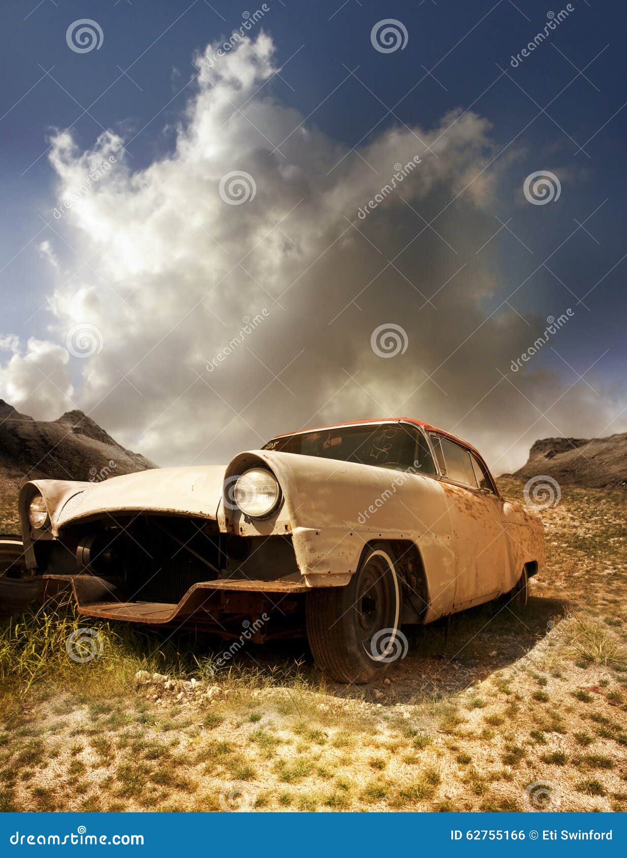 Altes Verlassenes Rostiges Auto Stockfoto - Bild von feld, klassisch ...