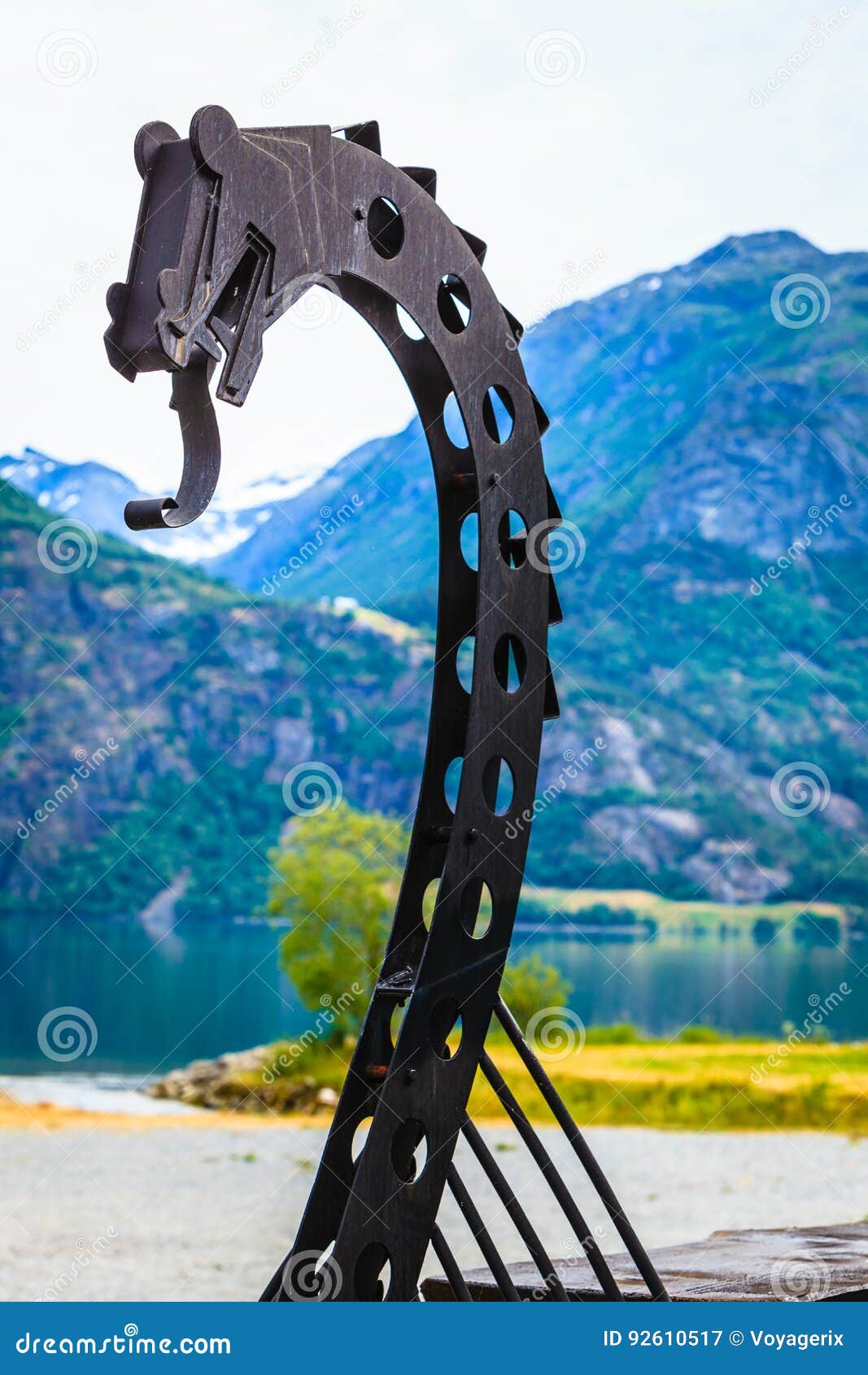 Altes Wikinger-Boot in Der Norwegischen Natur Stockbild - Bild von meer ...