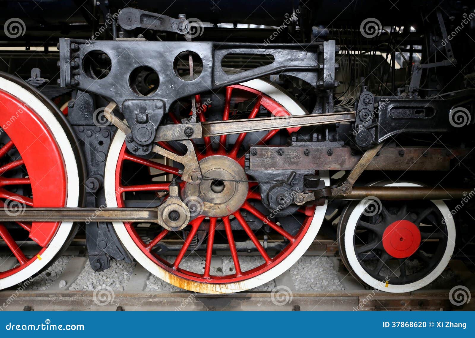 Altes Zug-Rad stockfoto. Bild von nave, gleis, antike - 37868620