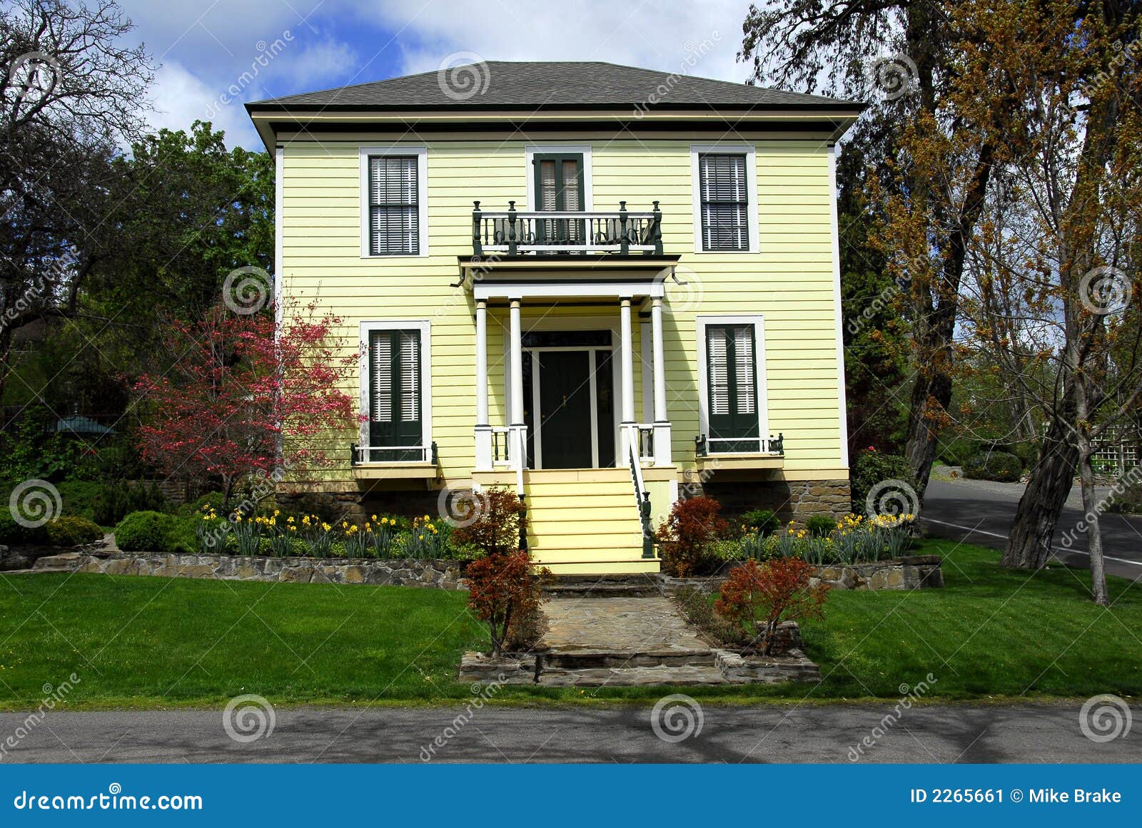 Altmodisches Haus stockbild. Bild von phantasie, kostspielig - 2265661