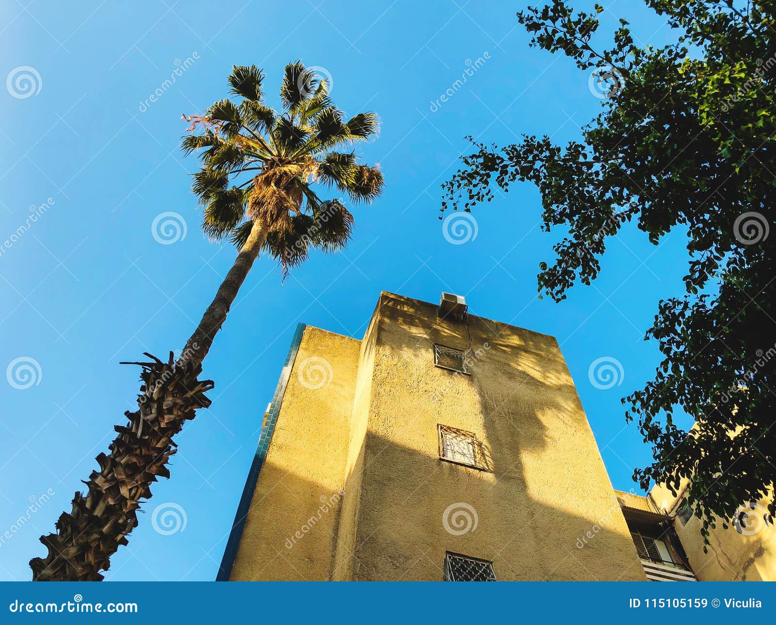 Alto Edificio Residencial En Rishon Le Zion, Israel Imagen de archivo - Imagen de concepto ...