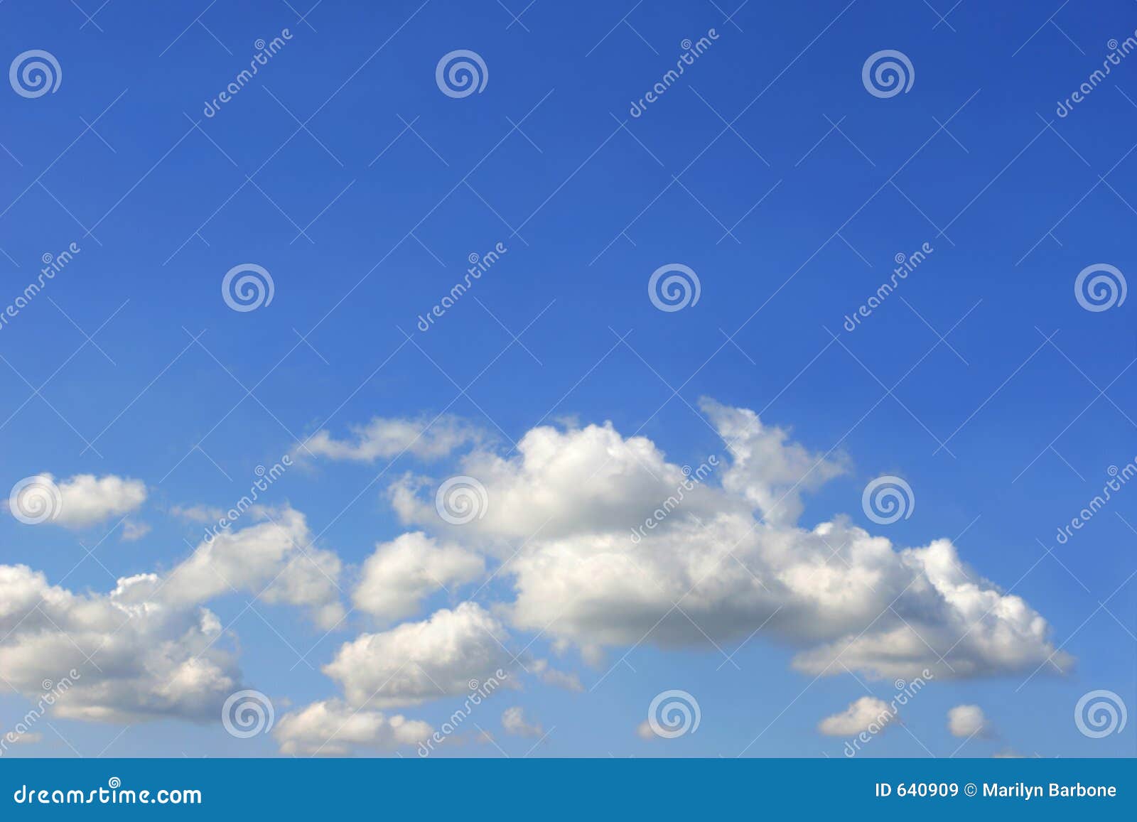 Altocumulus-Wolken stockbild. Bild von bewegen, kumulus - 640909