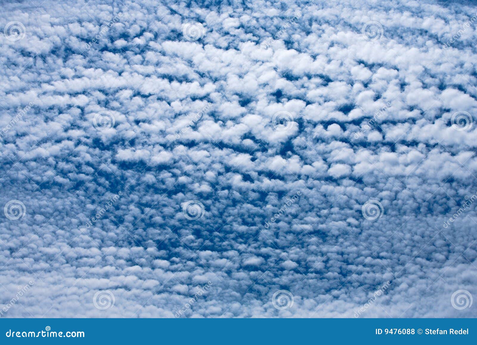 Altocumulus-Wolken stockfoto. Bild von wind, wolken, weich - 9476088