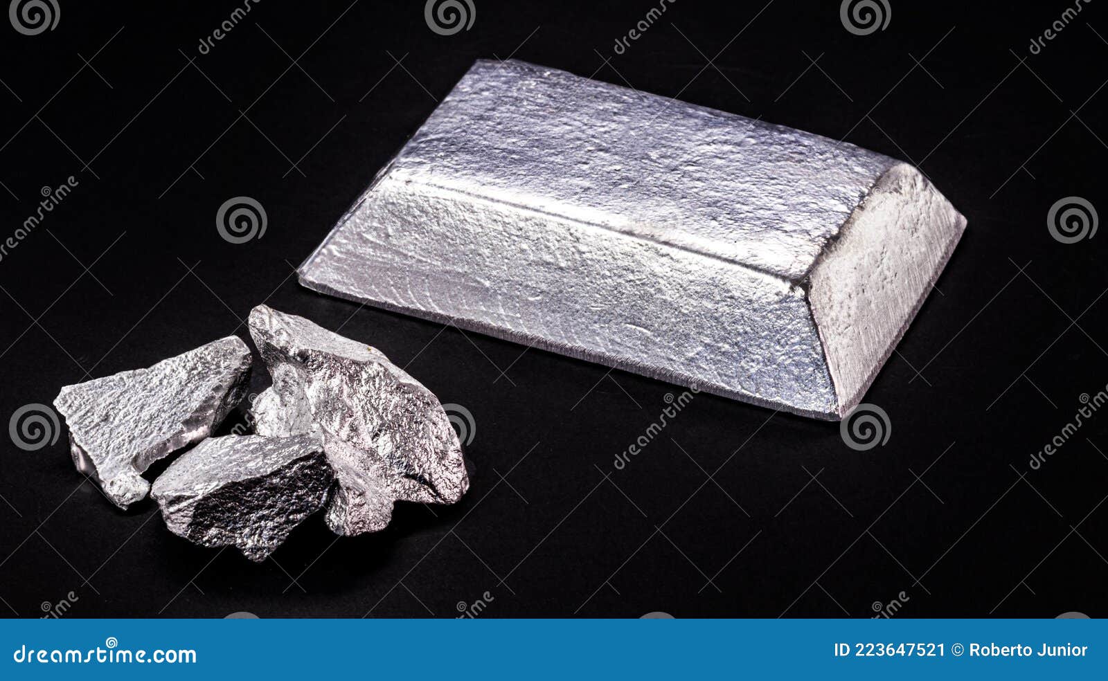 Aluminium-Barren Oder -Barren Neben Dem Konzept Der Aluminiumerz ...
