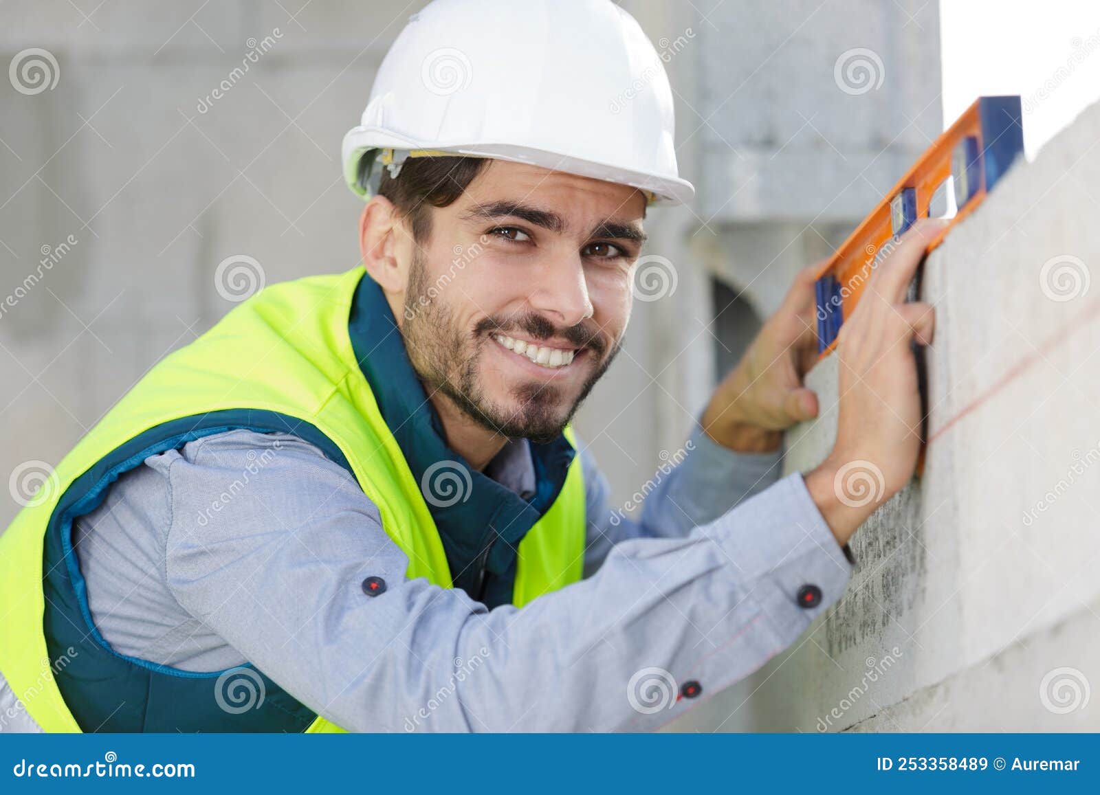 Aluminium level on block stock image. Image of equipment - 253358489