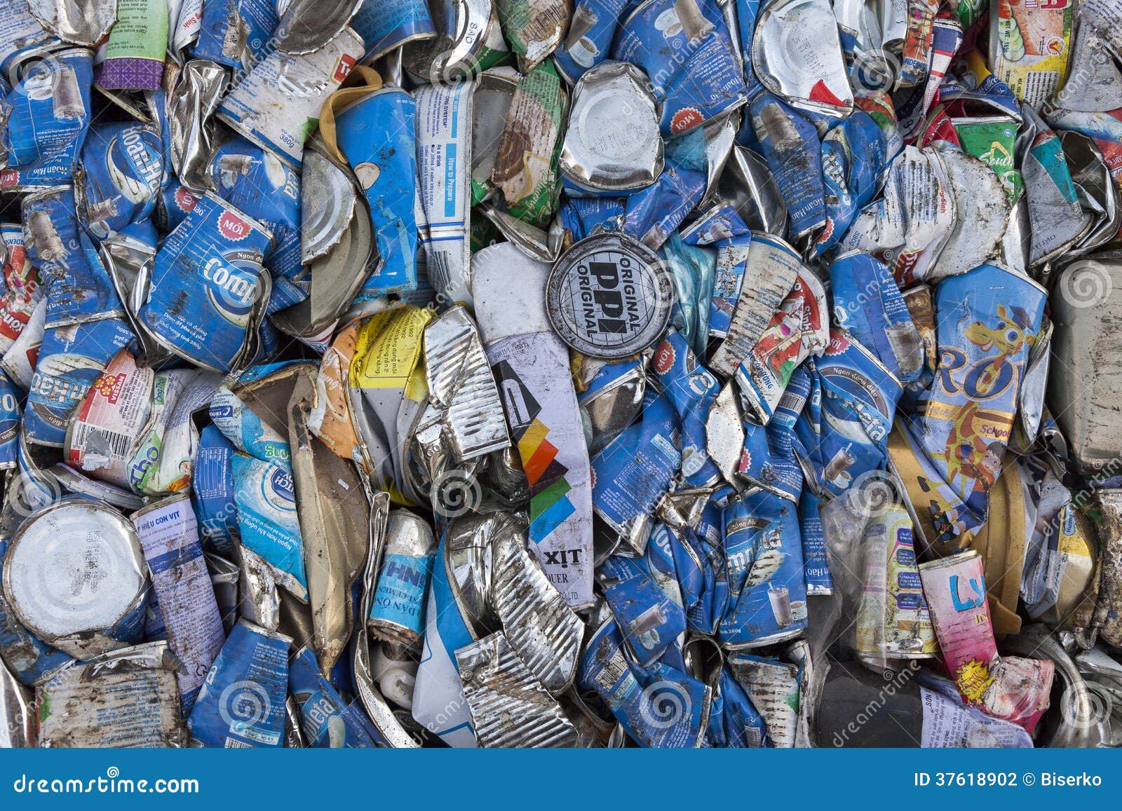 Aluminium trash editorial photography. Image of metal - 37618902