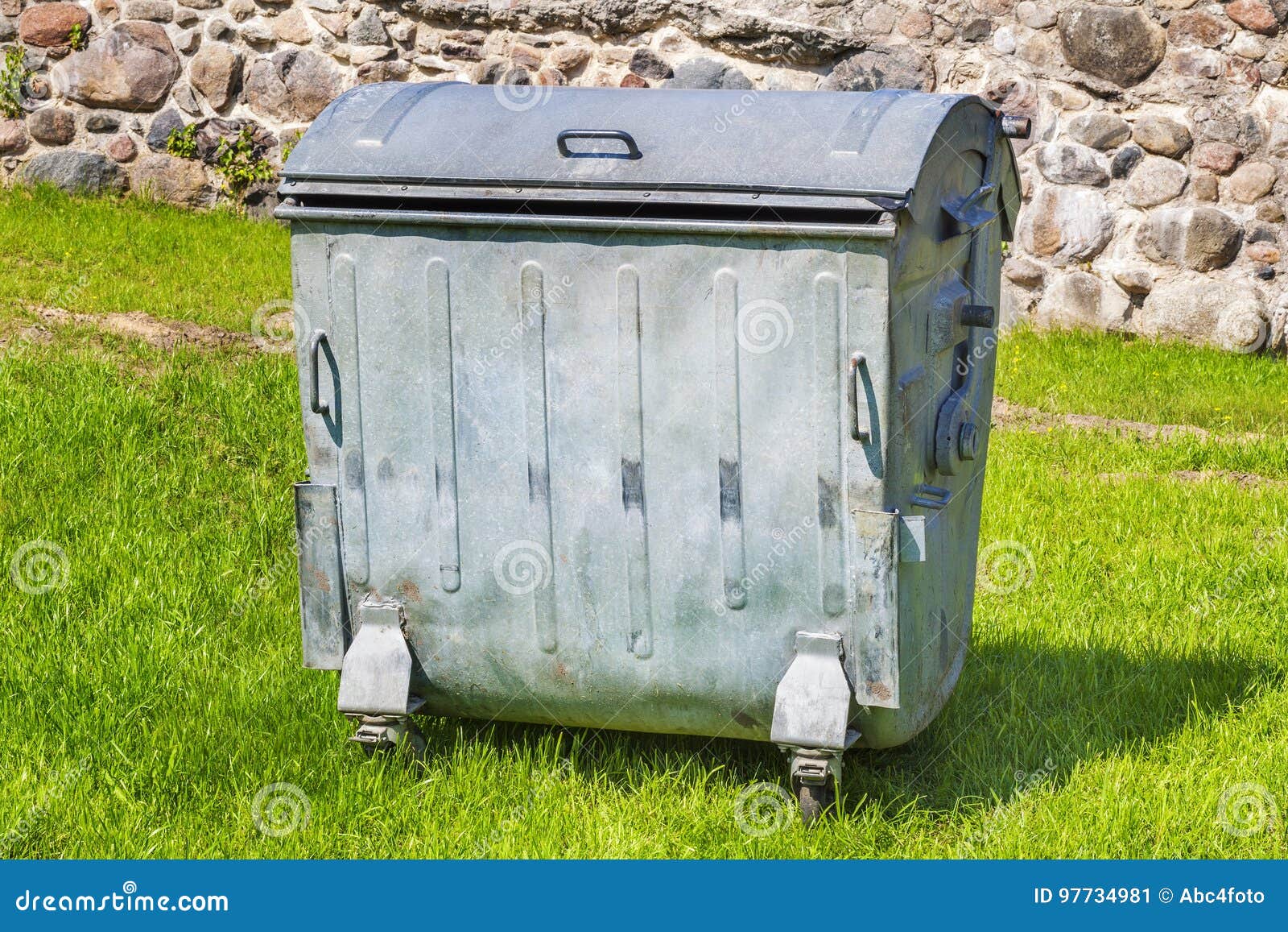 Aluminium waste container stock image. Image of material - 97734981