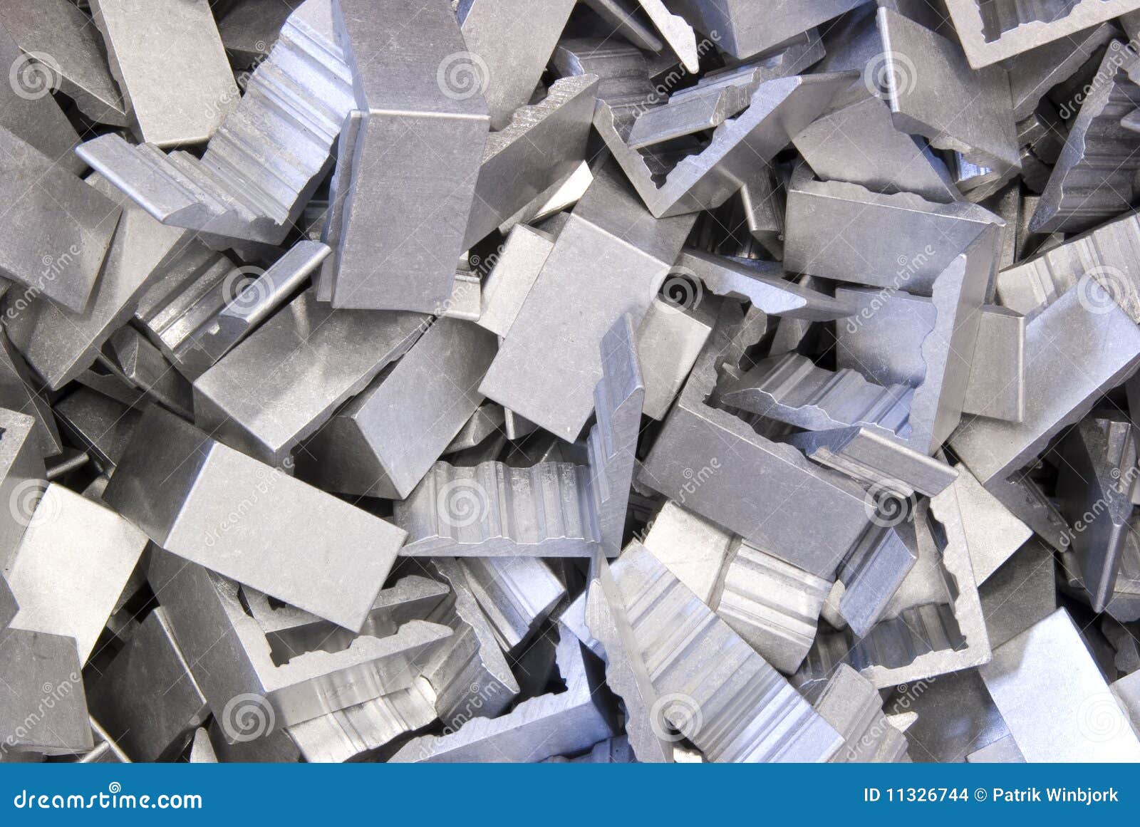 Aluminiumecken stockfoto. Bild von silber, scharf, profil - 11326744
