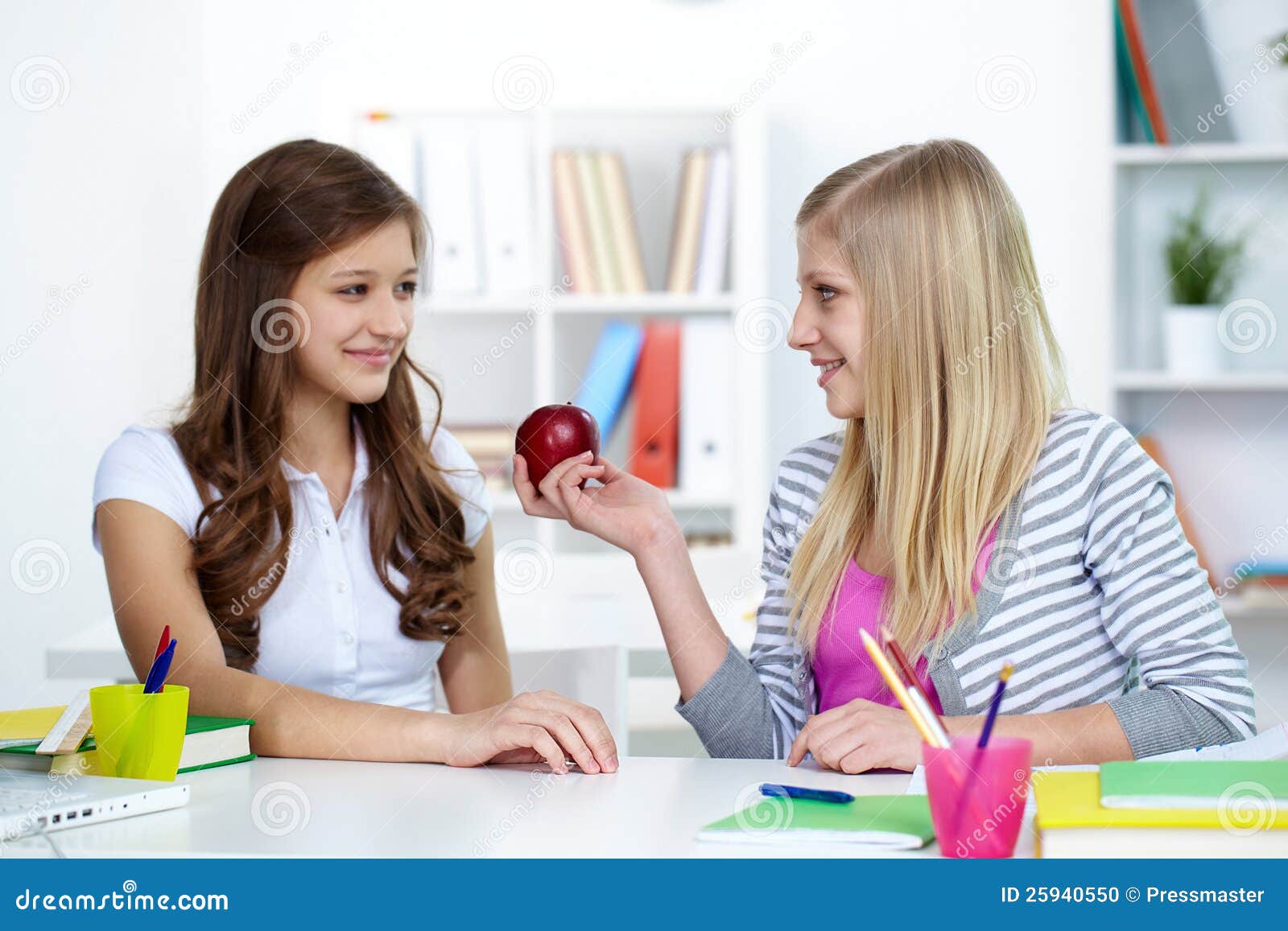 Amabilidad foto de archivo. Imagen de elegante, lifestyles - 25940550