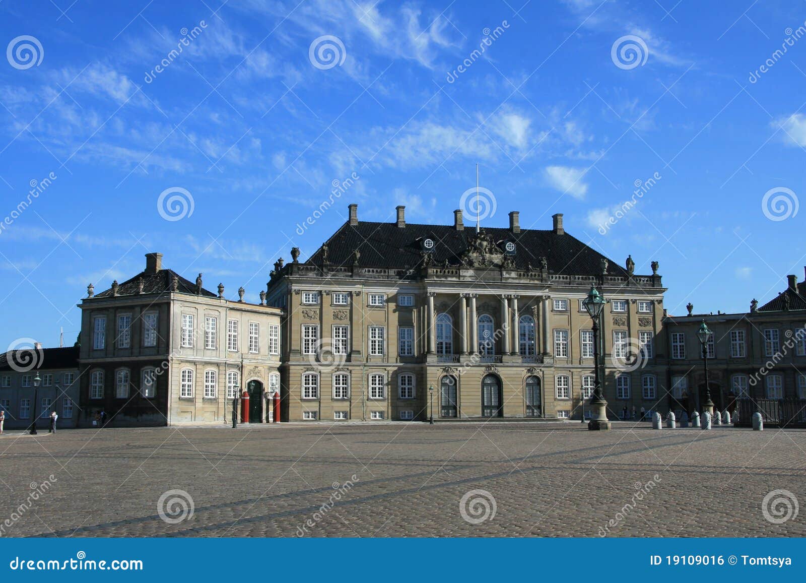 Amalienborg Palace in Copenhagen Stock Photo - Image of building, house ...