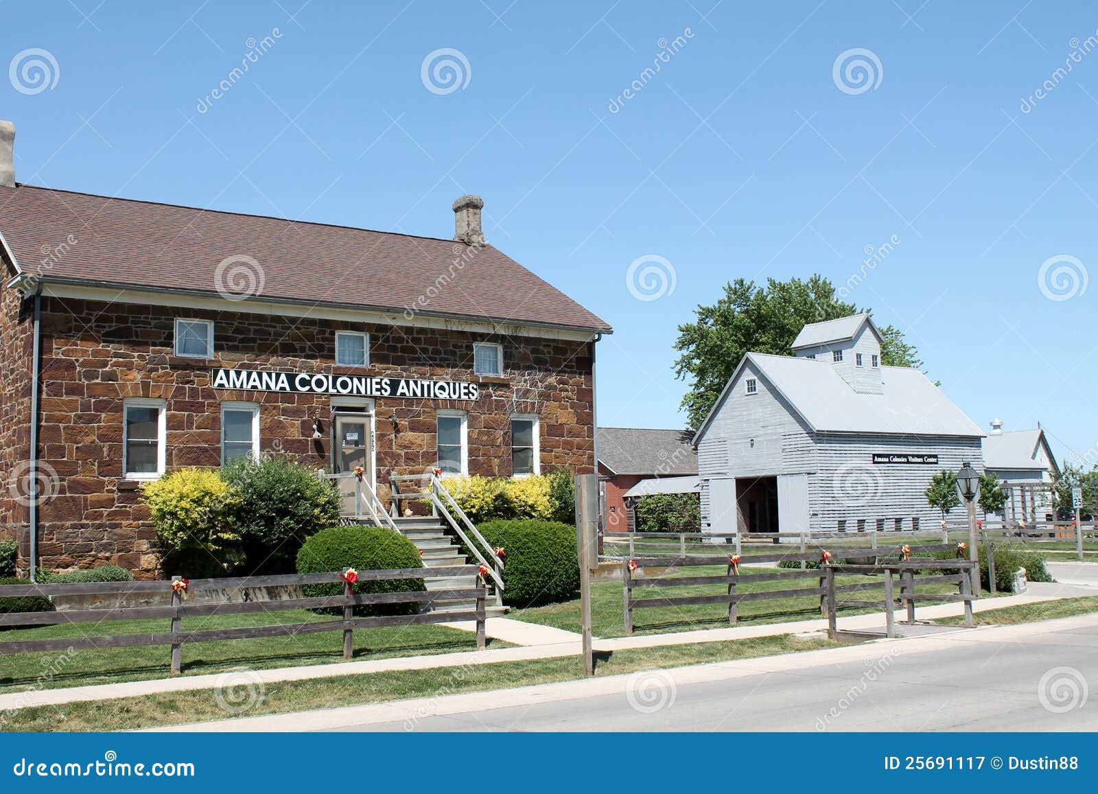 Amana Colonies Iowa editorial photography. Image of barn - 25691117