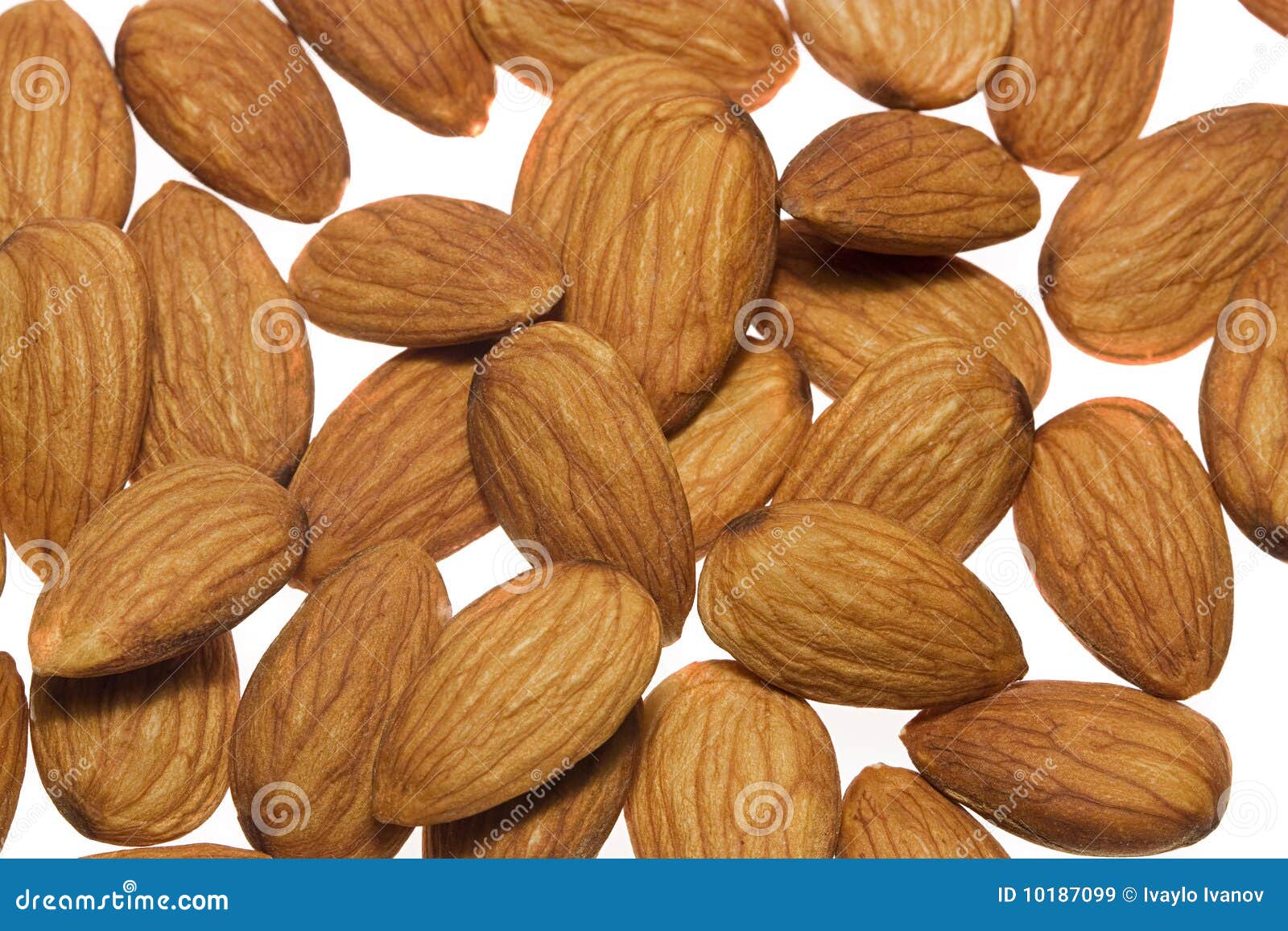 Amandel stock afbeelding. Image of notedop, studio, gezond - 10187099