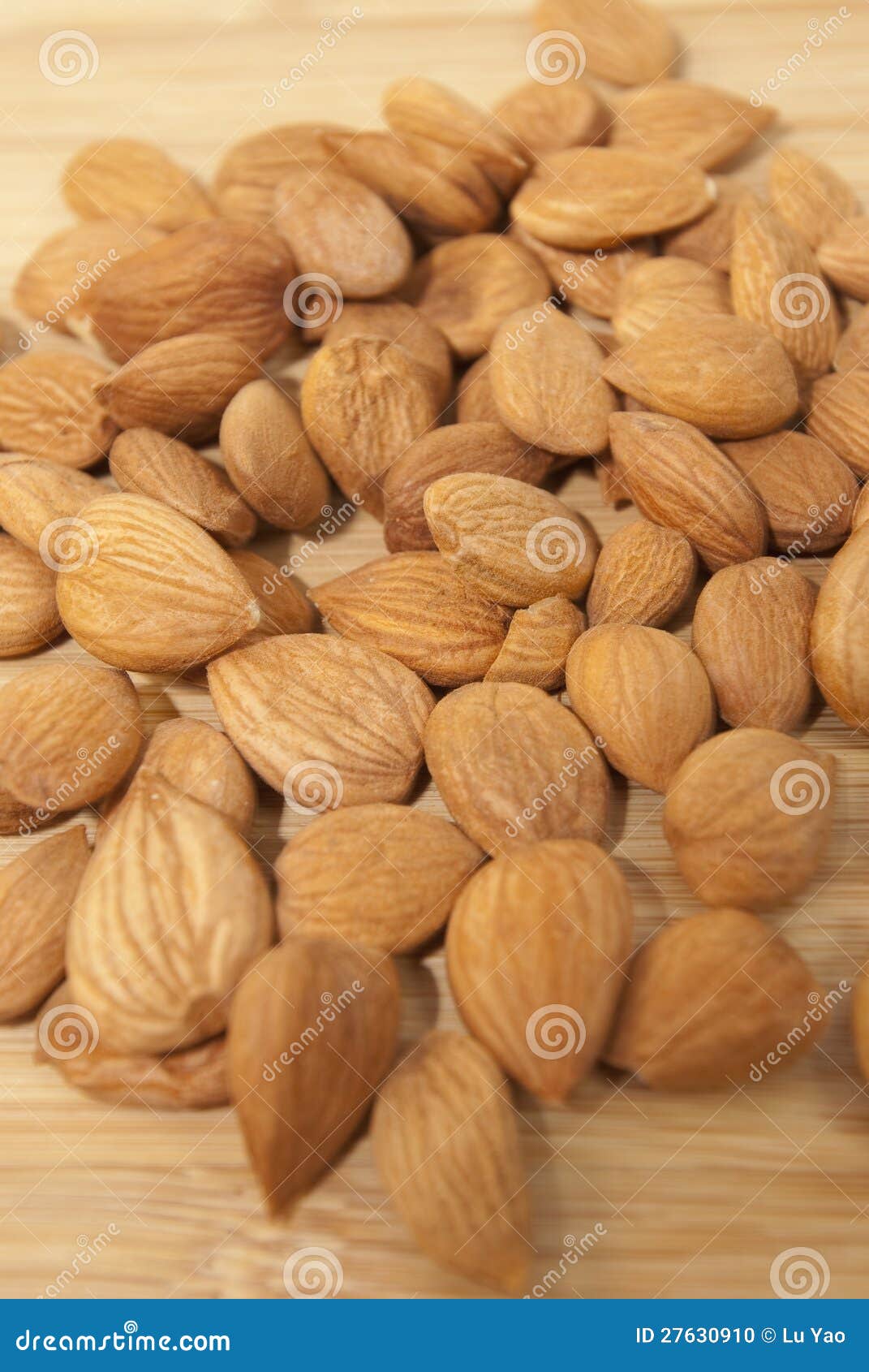 Amandel stock foto. Image of amandelen, naughty, nave - 27630910