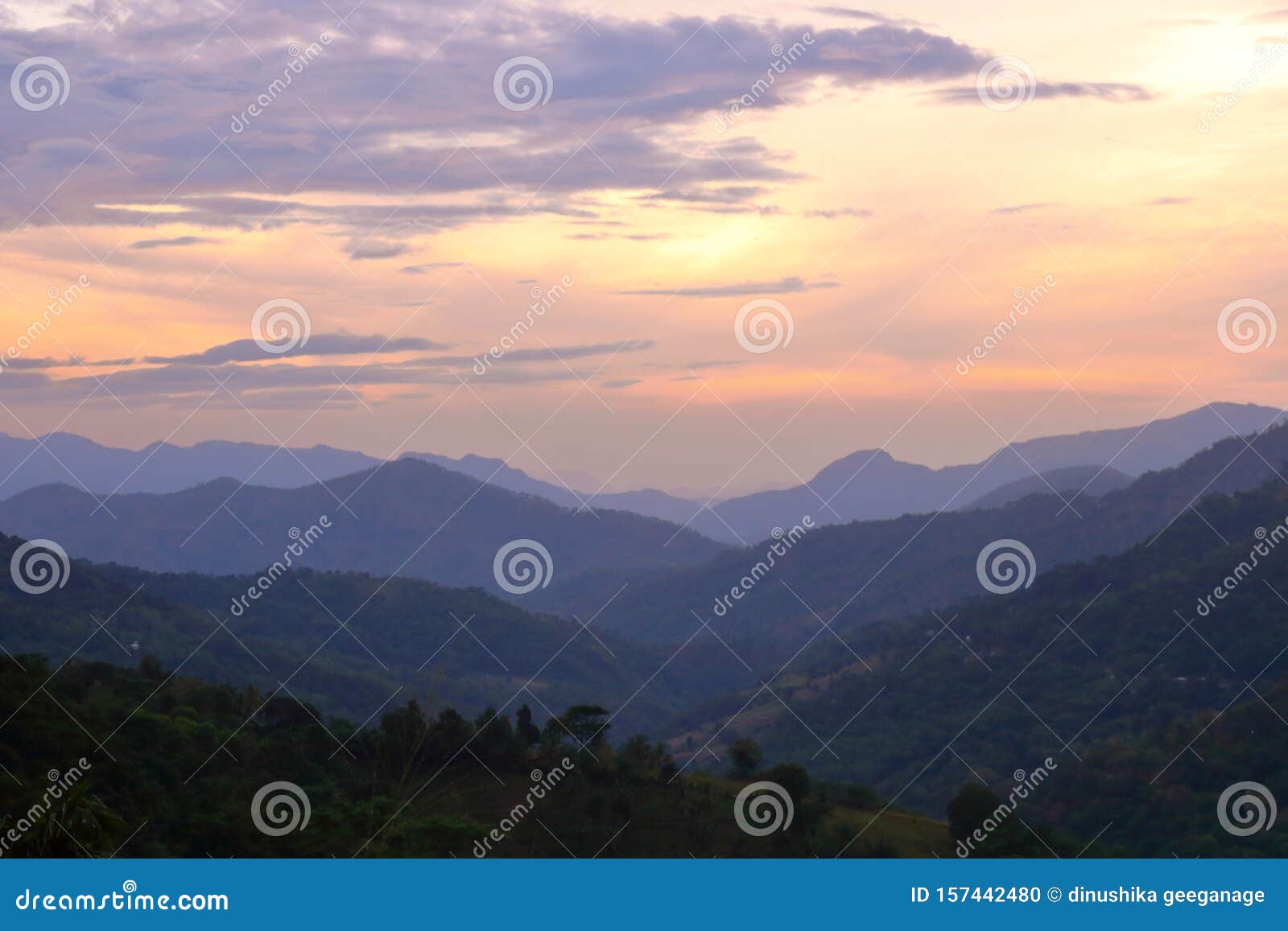 Amanecer a Walapane Srilanka Foto de archivo - Imagen de exterior, nube ...