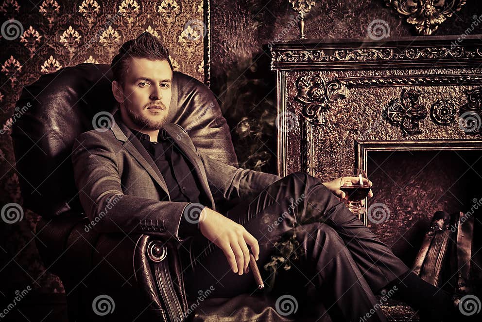 Amanerado bien foto de archivo. Imagen de lifestyle, formal - 52194718