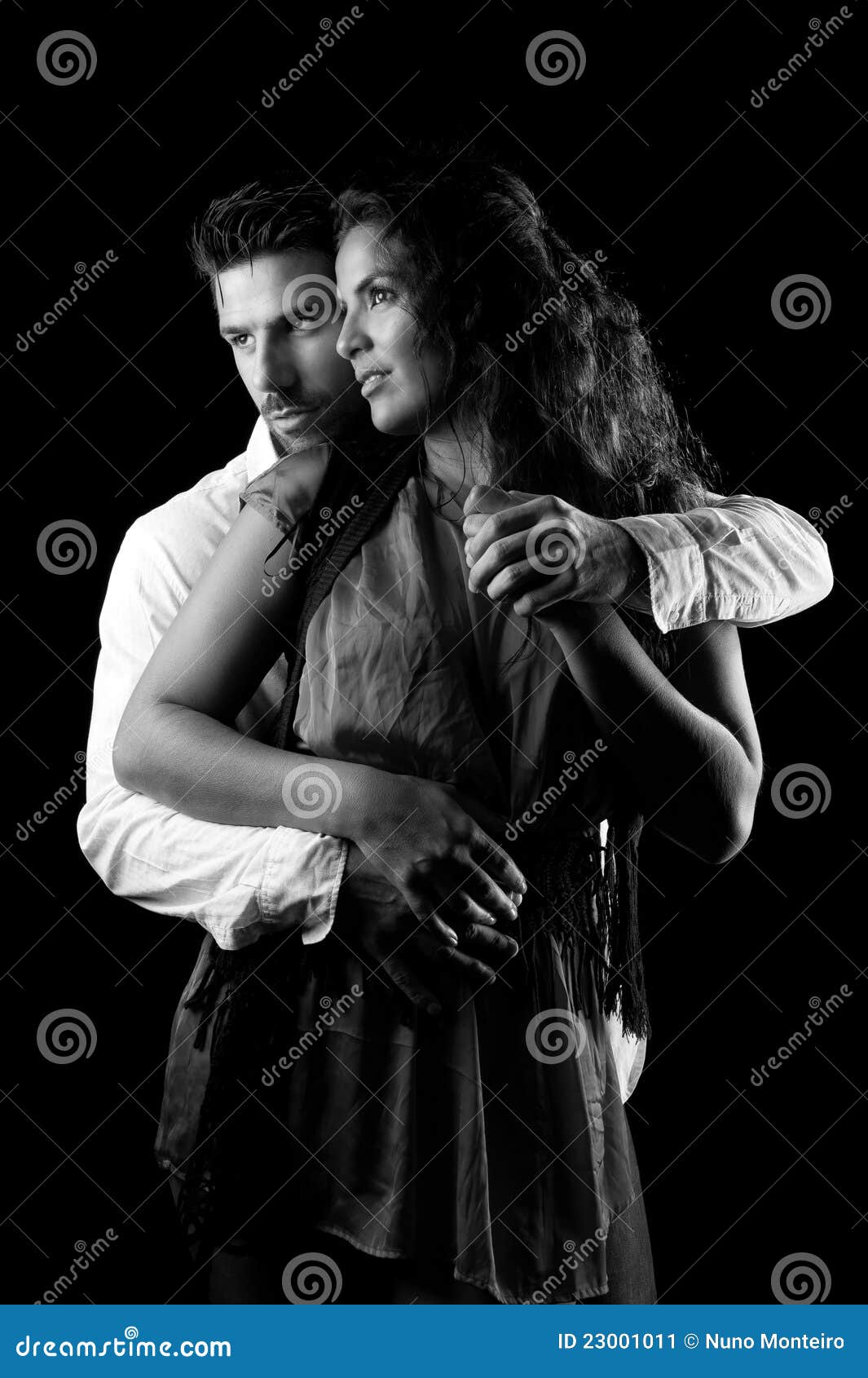 Amantes abrazados imagen de archivo. Imagen de sensual - 23001011