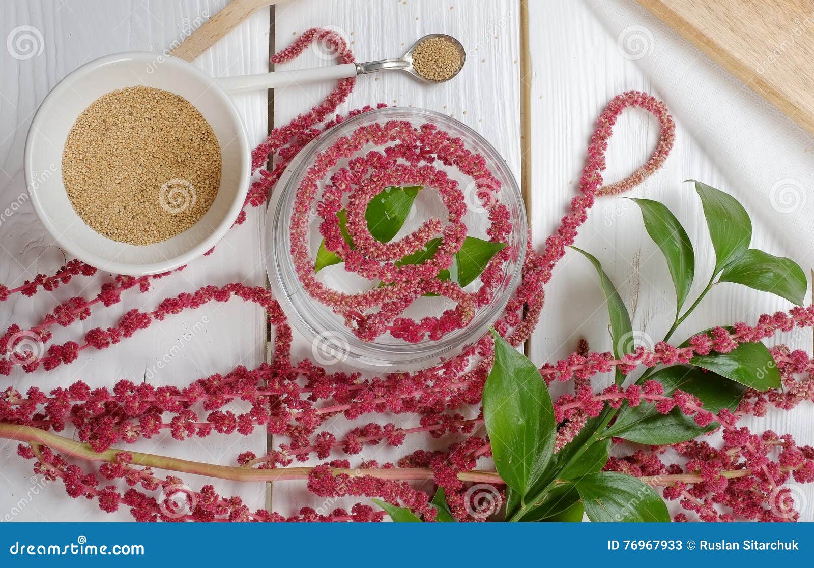 Amaranto En La Comida De La Tabla, Imagen de archivo - Imagen de vegano ...